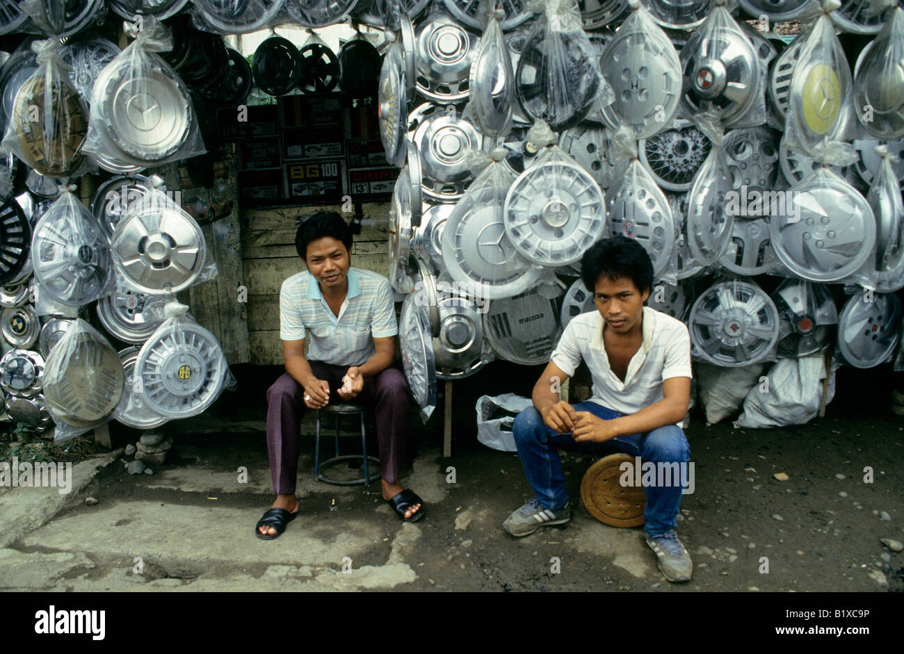 Hub caps hi-res stock photography and images - Alamy