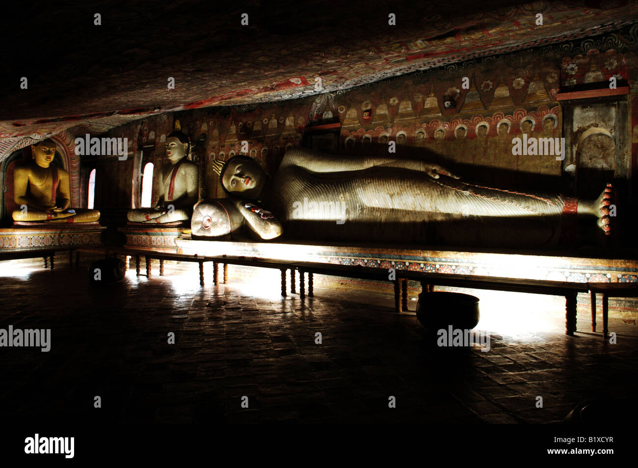 Sri lanka dambula cave temple hi-res stock photography and images - Alamy