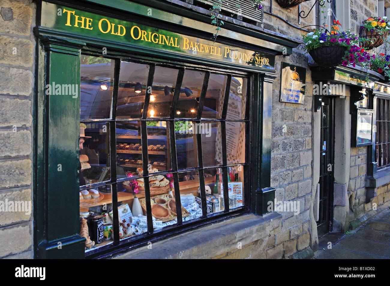 The original Bakewell pudding shop, Bakewell, Derbyshire Stock Photo ...