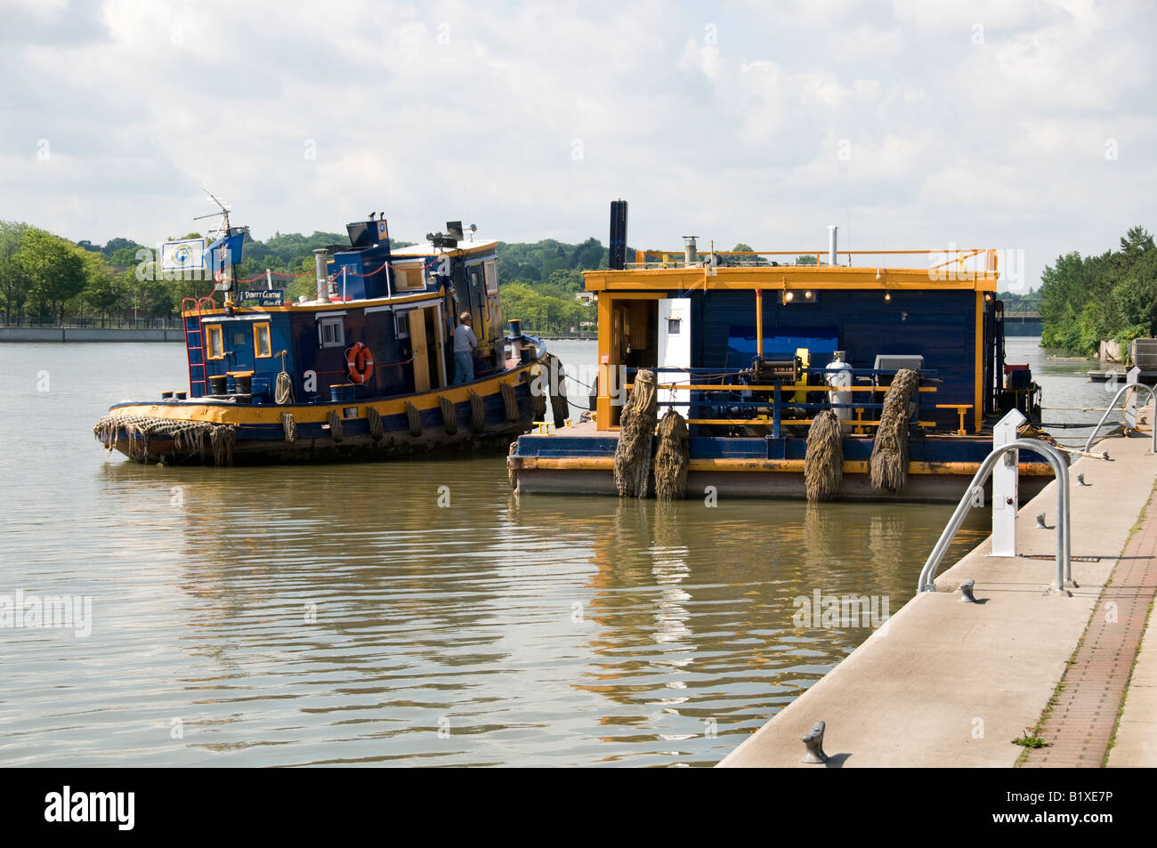 Tugboat river hi-res stock photography and images - Alamy