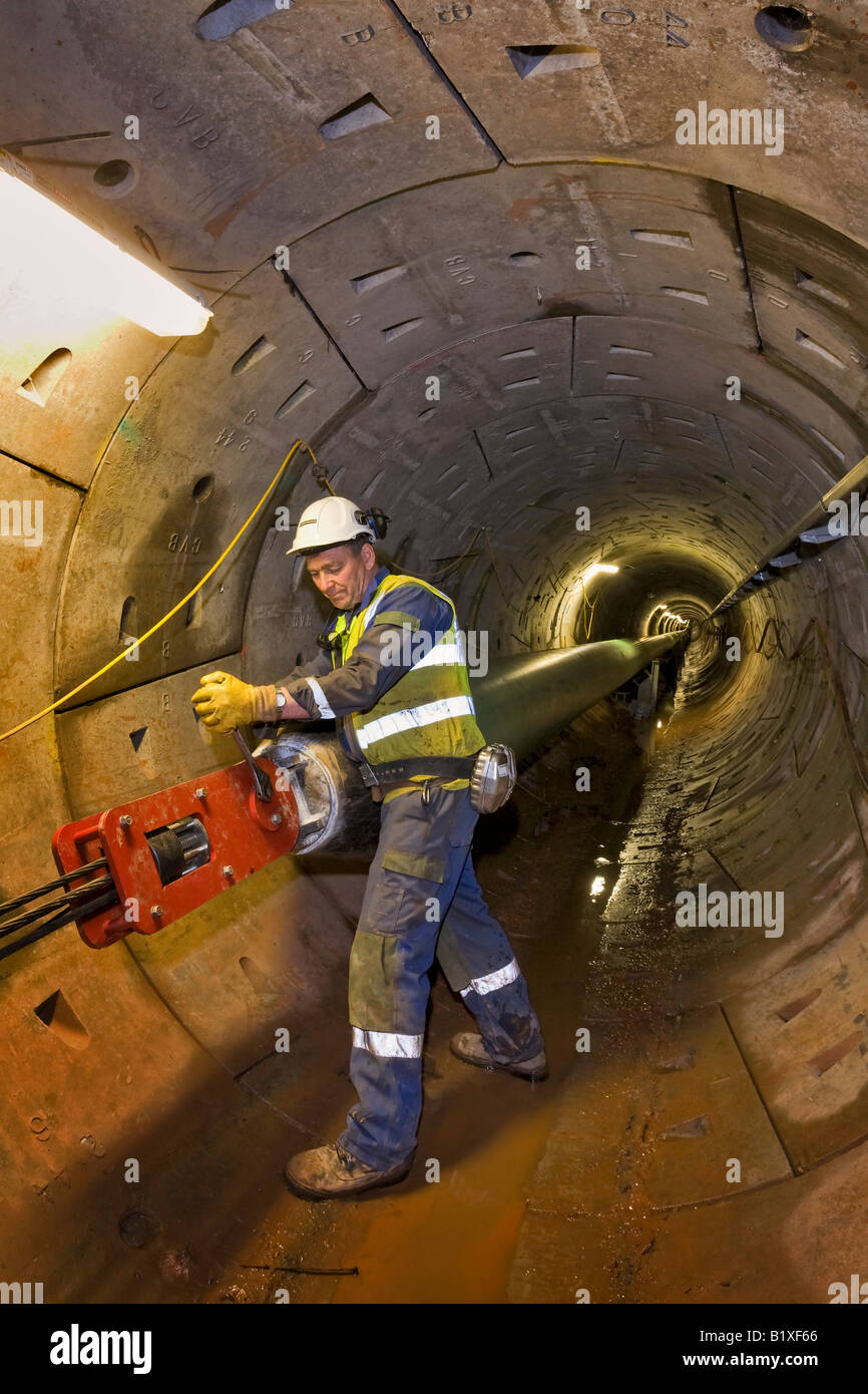 Gas pipeline installation through a tunnel under the River Exe Devon ...