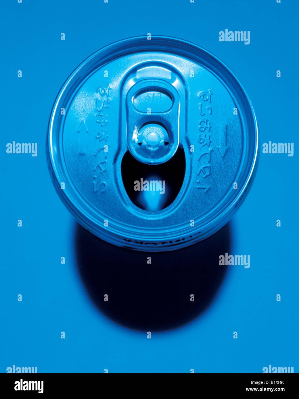 Top view of metal soda can Stock Photo - Alamy