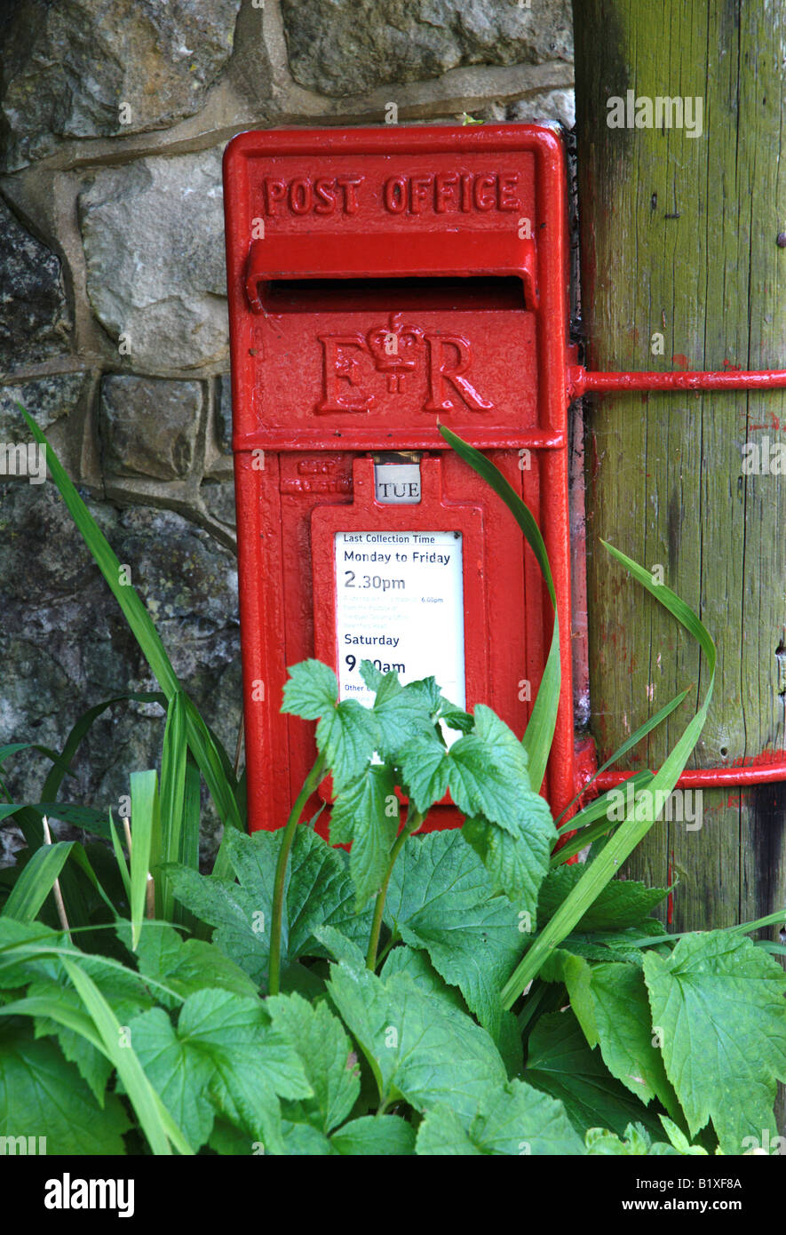White pillar box hi-res stock photography and images - Alamy