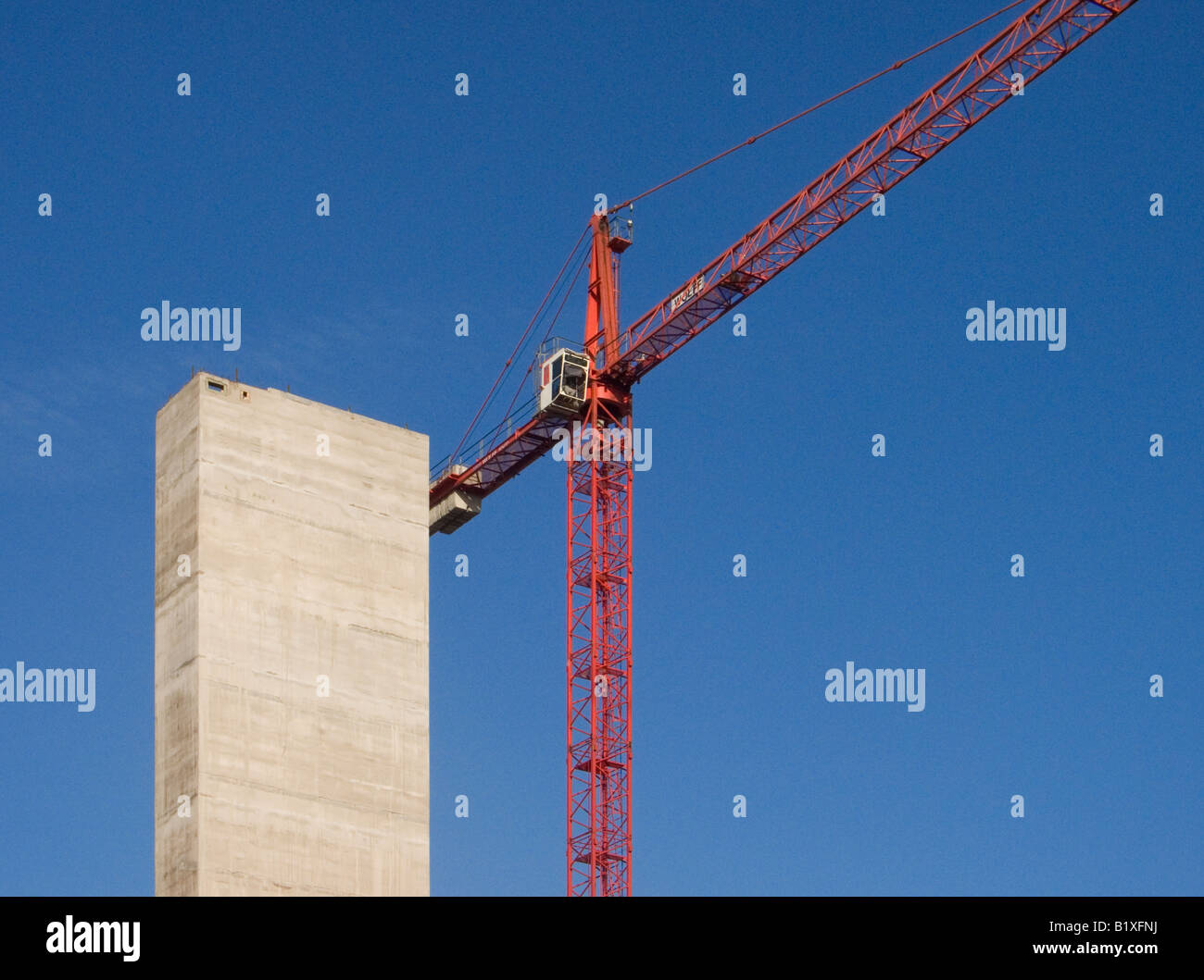 Concrete building core crane hi-res stock photography and images - Alamy
