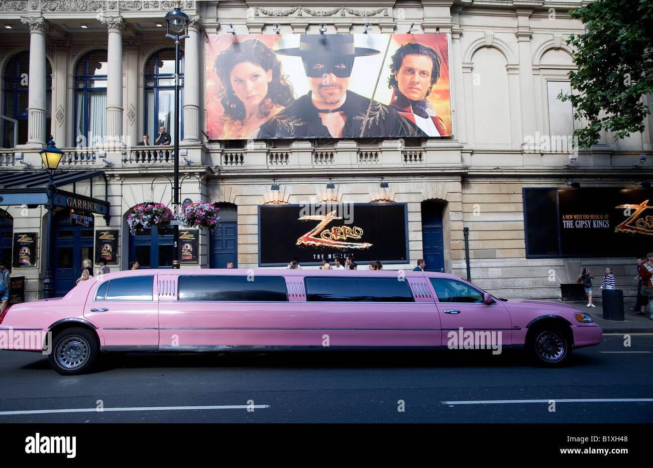 Pink limo hi-res stock photography and images - Alamy