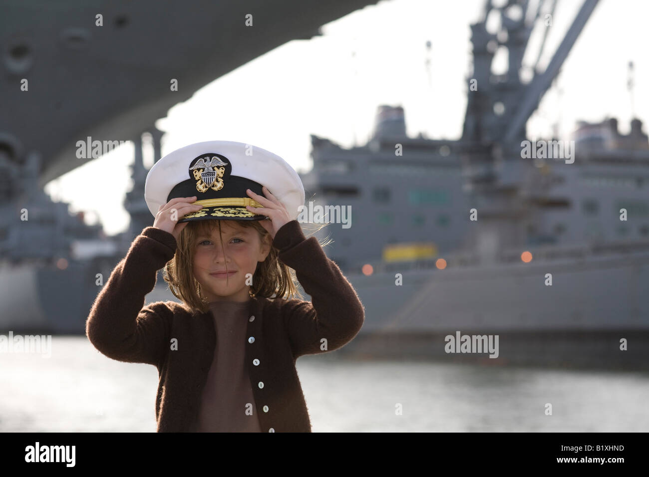 Us navy officer salute hi-res stock photography and images - Alamy