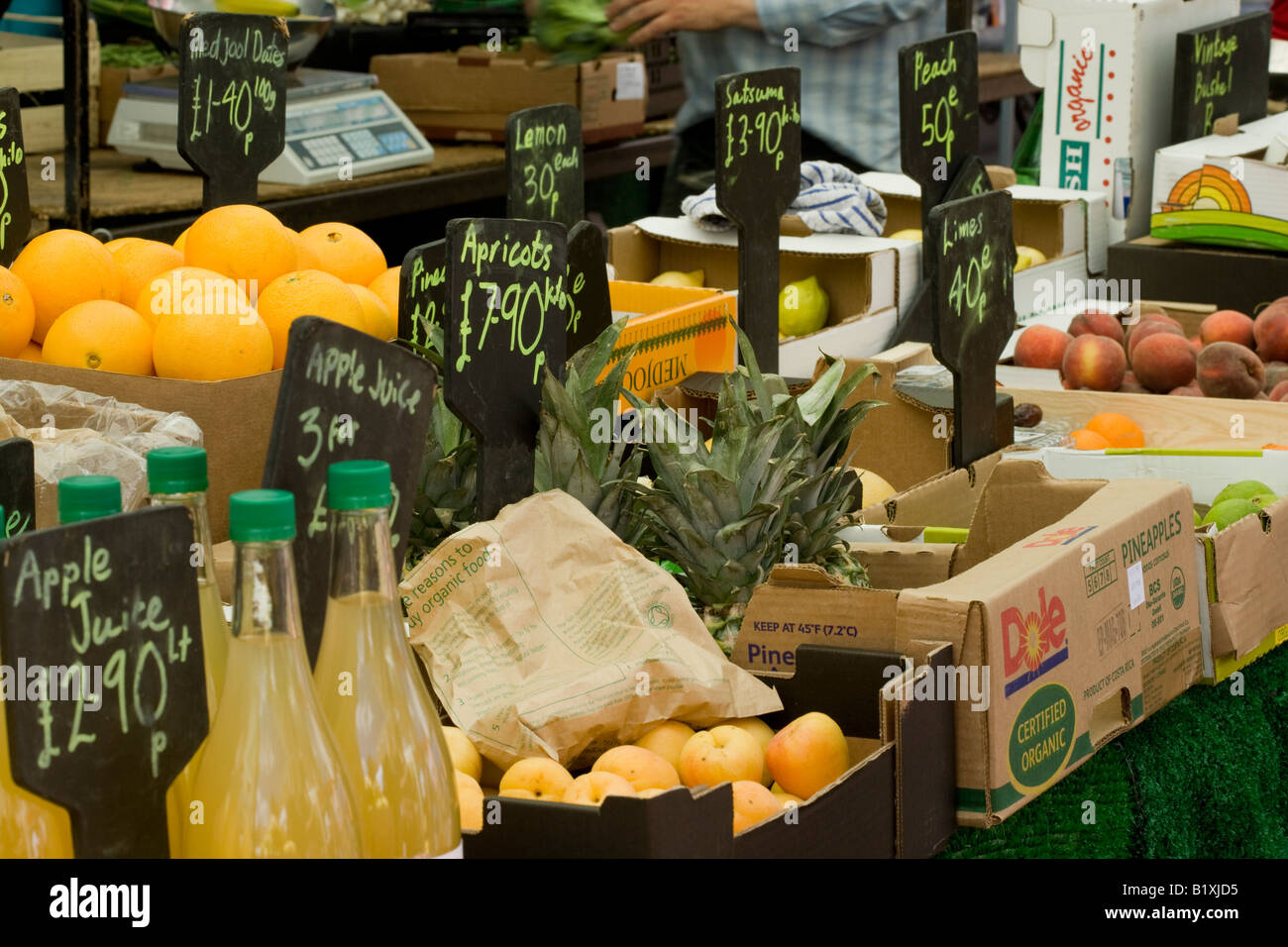 fruit stall farmers market Stock Photo - Alamy