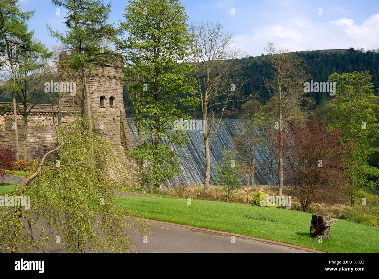 Reservoir in the Derwent Valley Peak District National Park midlands ...