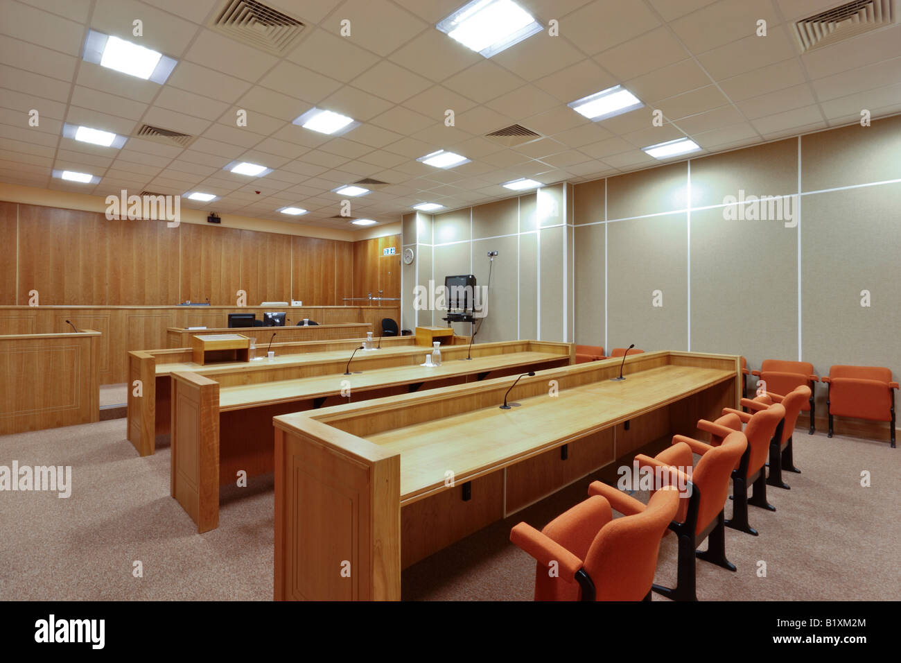 Uk courtroom hi-res stock photography and images - Alamy