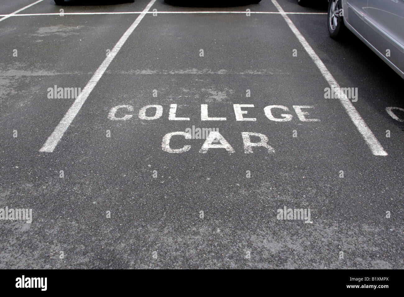 Tarmac carpark spaces hi-res stock photography and images - Alamy
