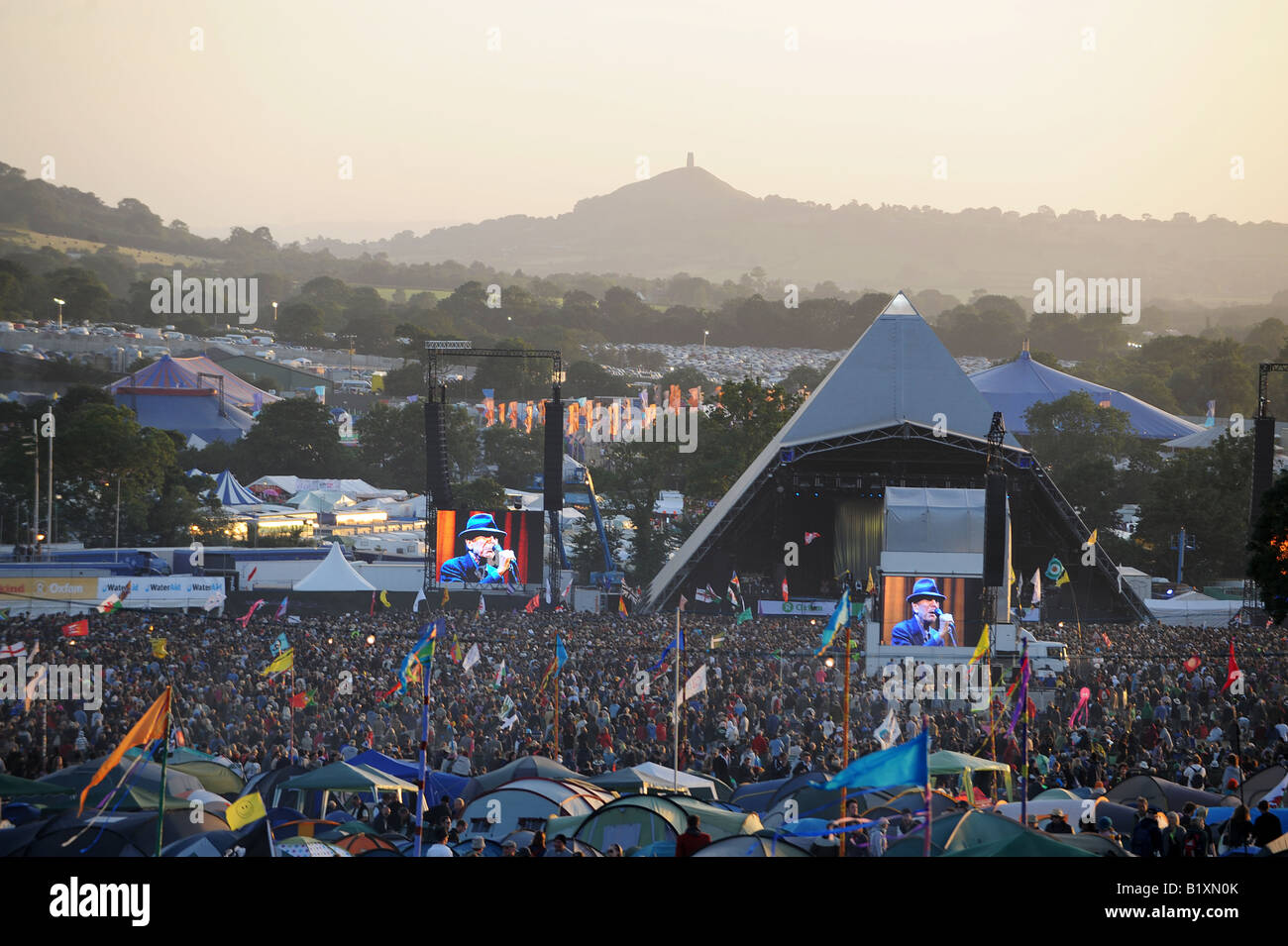 Glastonbury festival Pyramid Stage and Leonard Cohen Stock Photo - Alamy