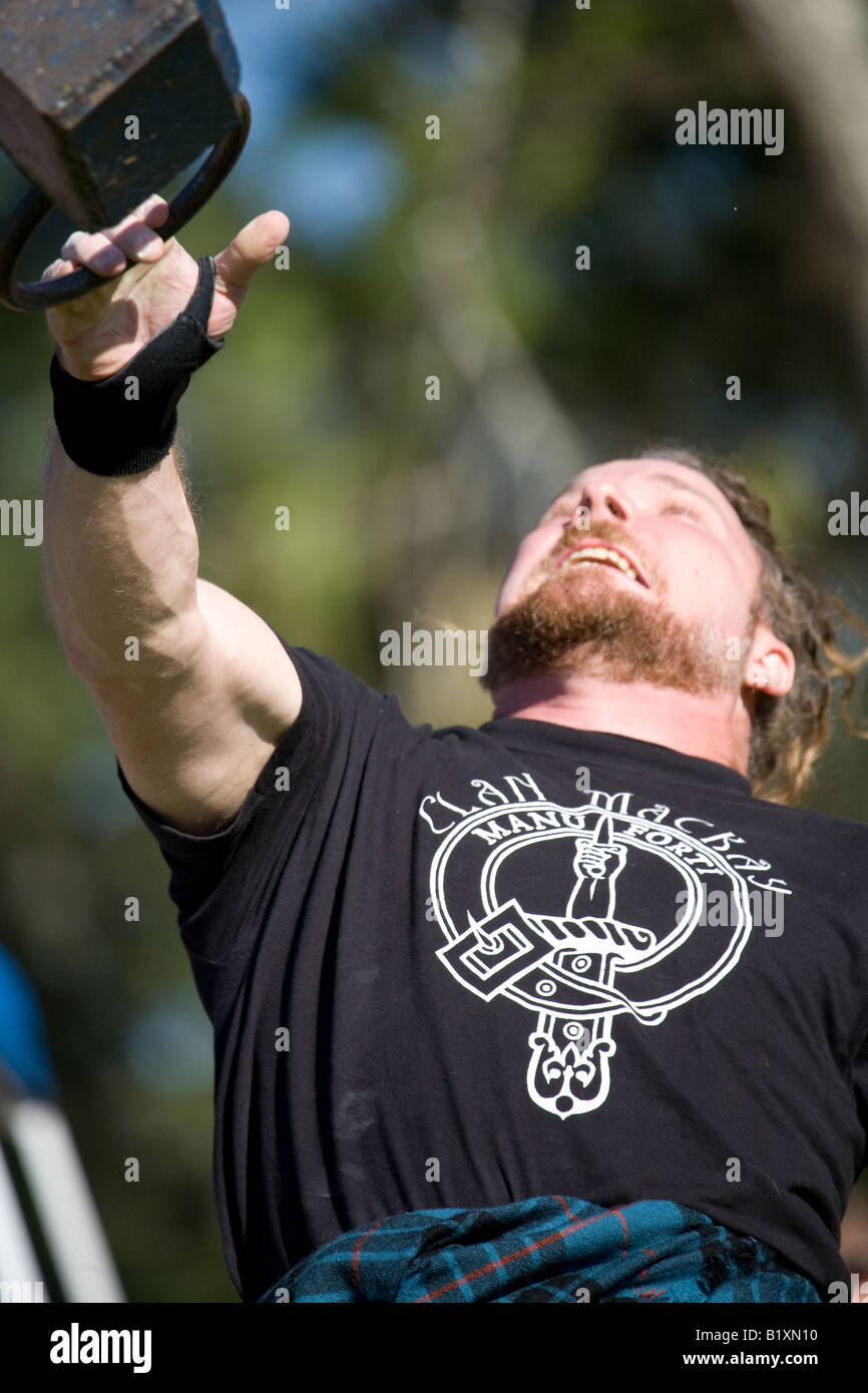 Man throwing weight over bar hi-res stock photography and images - Alamy