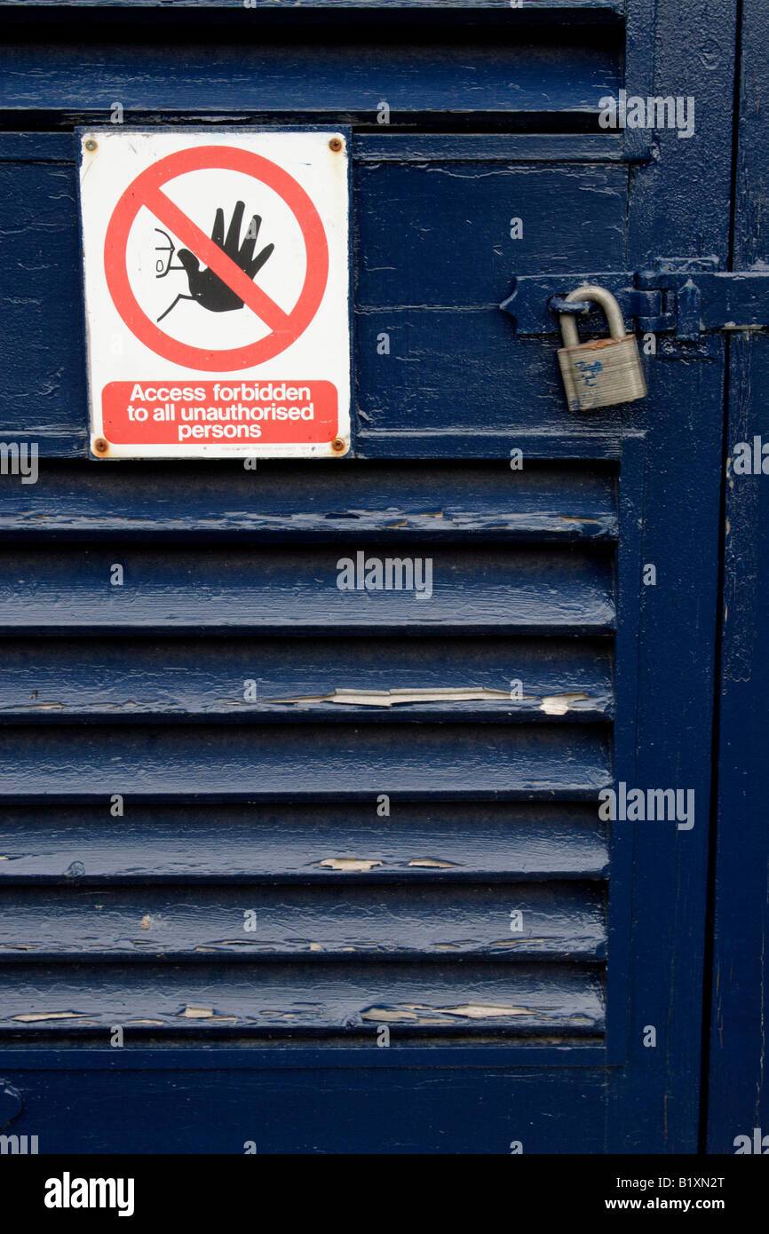 No entry unauthorized persons sign hi-res stock photography and images ...