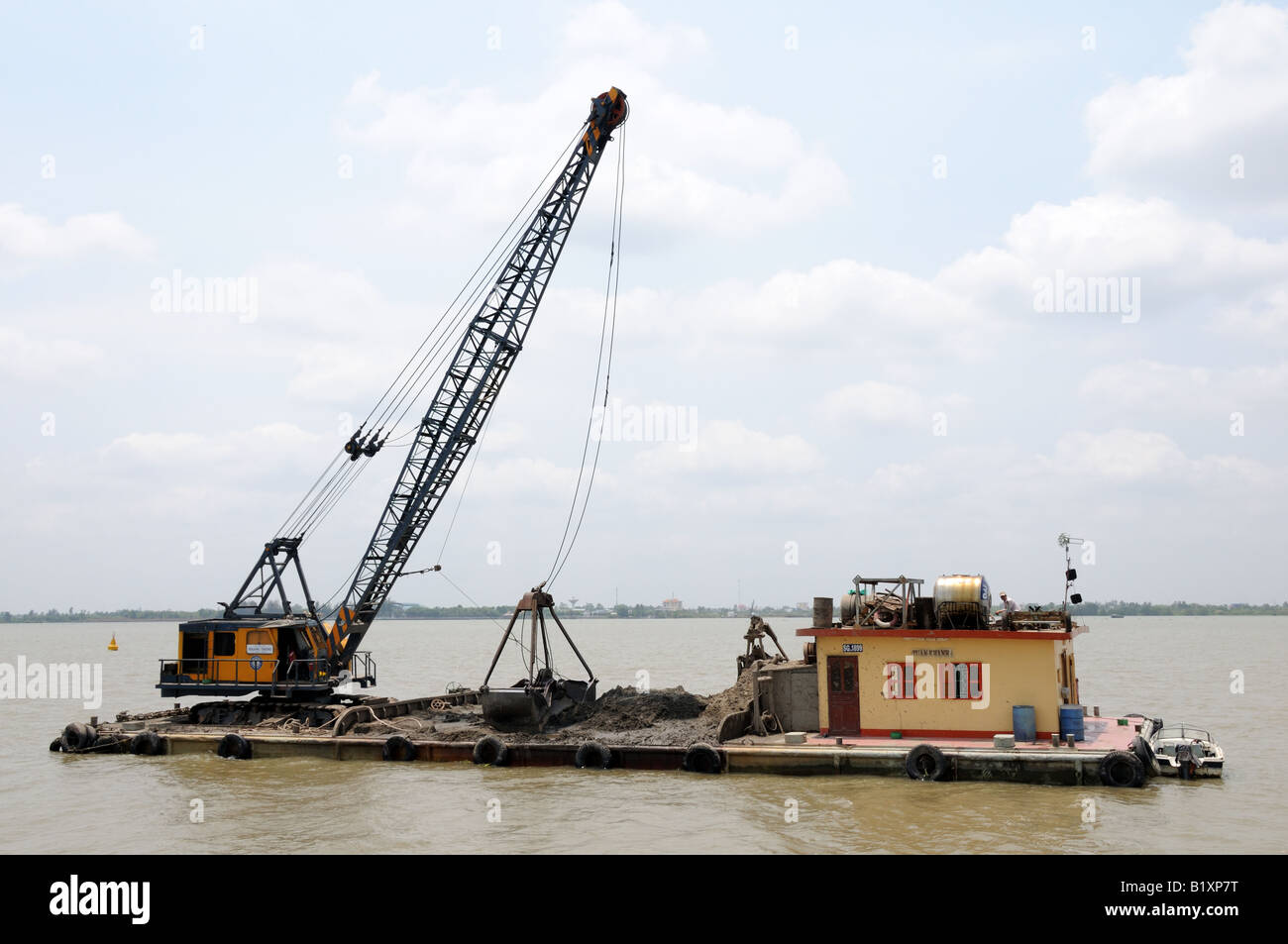 Barge crane hi-res stock photography and images - Alamy
