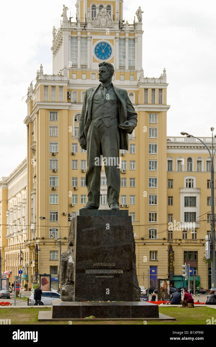 Statue of Russian poet Vladimir Mayakovsky (1958) in Triiumfalnaya ...
