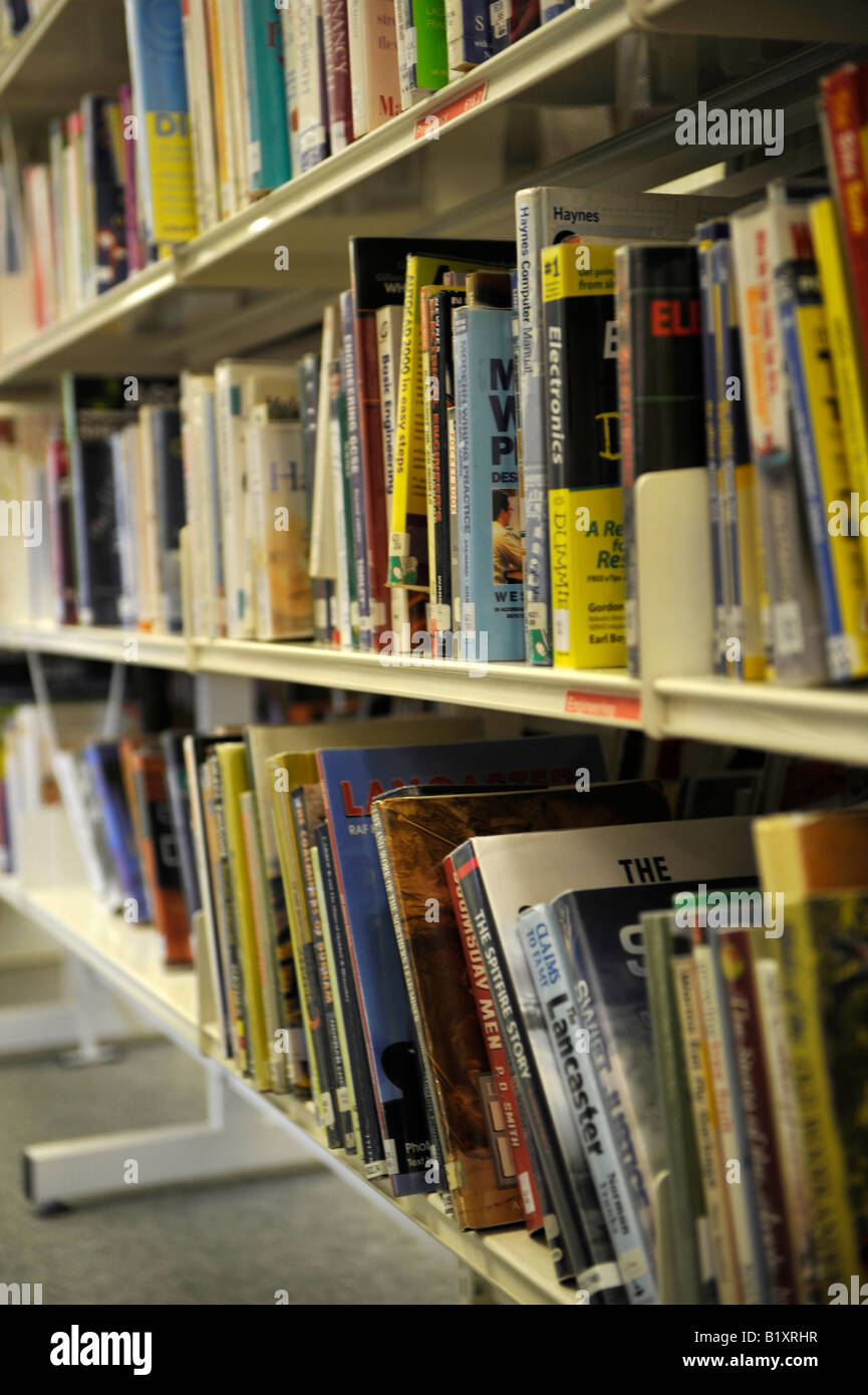 Shelves of library books Stock Photo - Alamy