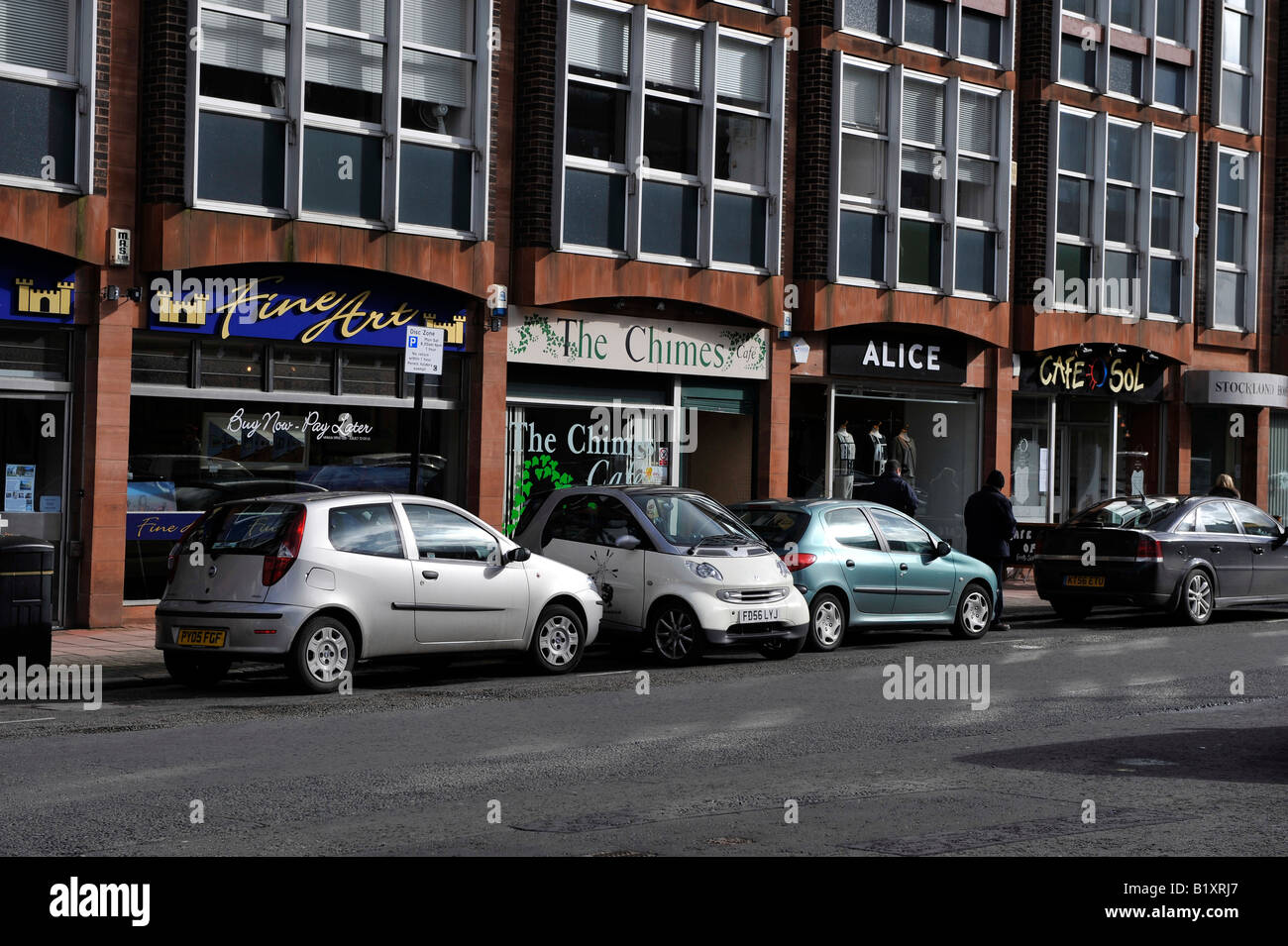 Smart car small parking space hi-res stock photography and images - Alamy