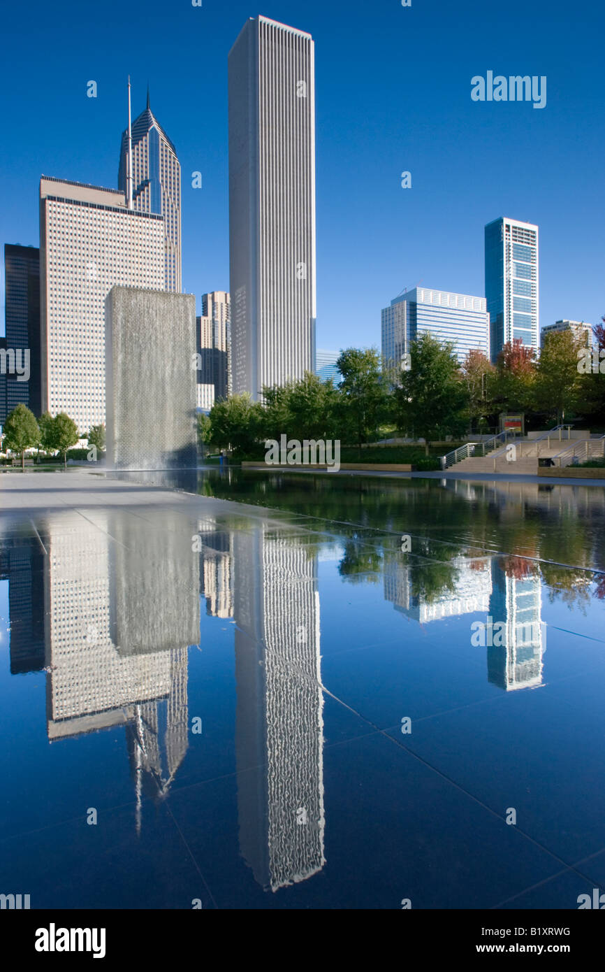 Aon circle hi-res stock photography and images - Alamy