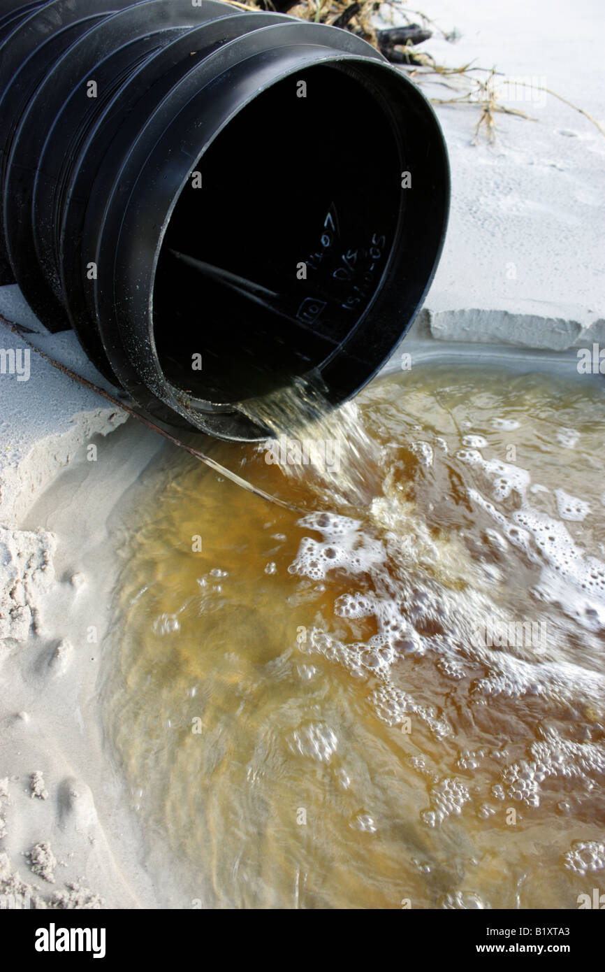 WATER SEWERAGE DRAIN FLOWING OUT TO OCEAN VERTICAL BDA11184 Stock Photo ...