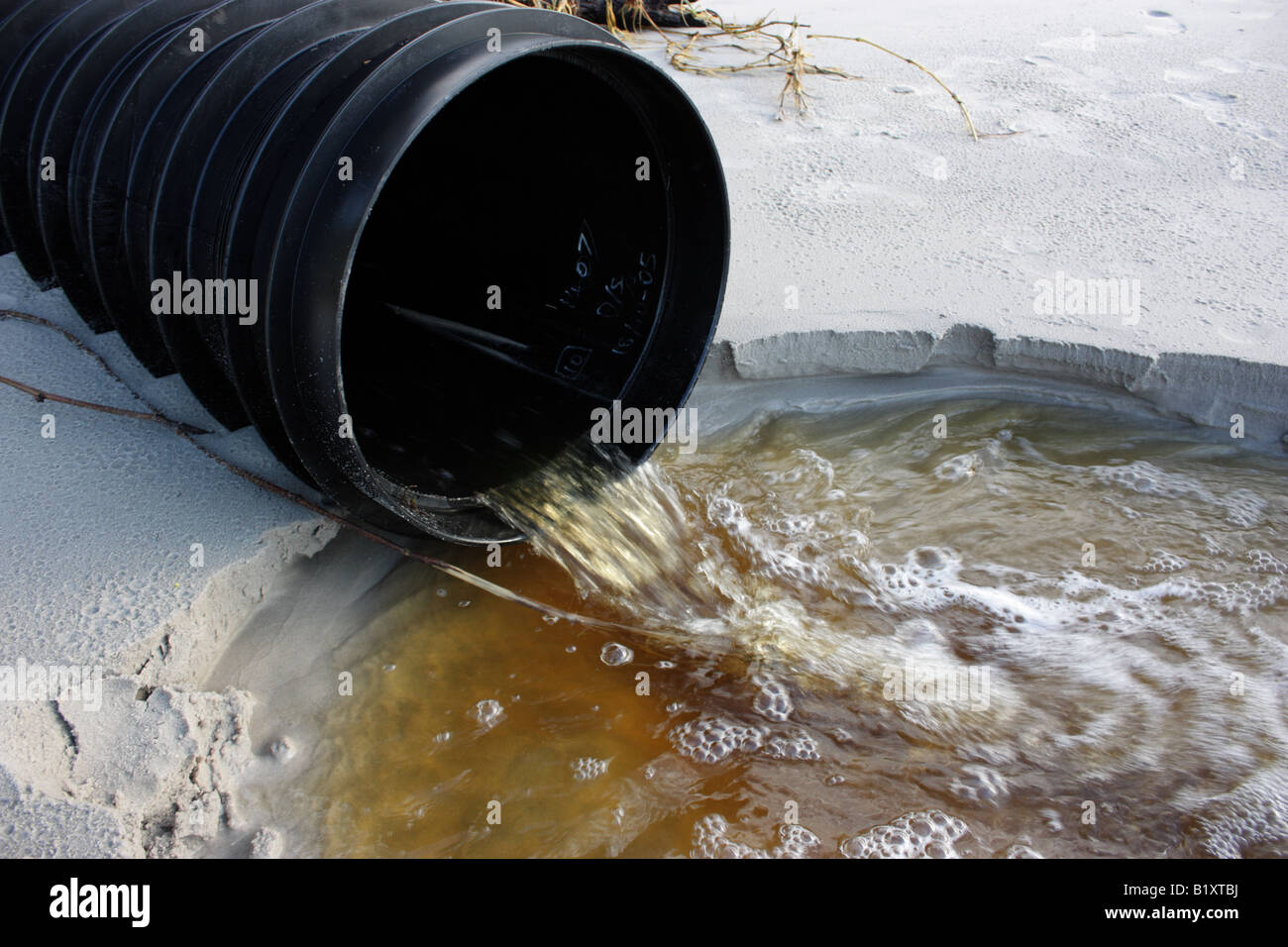 WATER SEWERAGE DRAIN FLOWING OUT TO OCEAN HORIZONTAL BDA11186 Stock ...