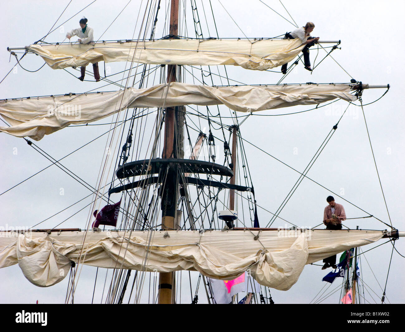 Rigging sails on a tall ship Stock Photo - Alamy