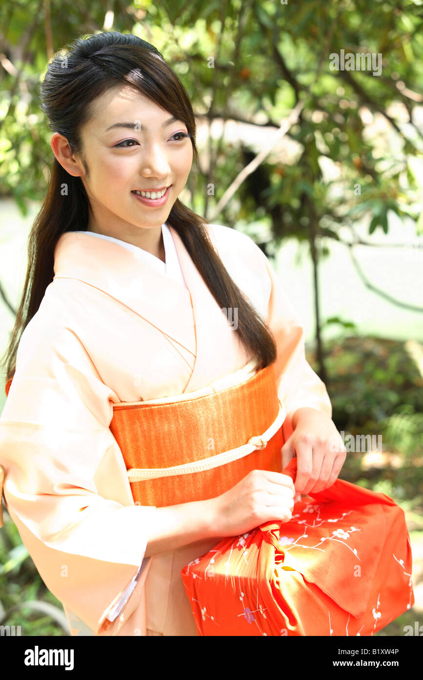 Japanese woman wearing kimono Stock Photo - Alamy