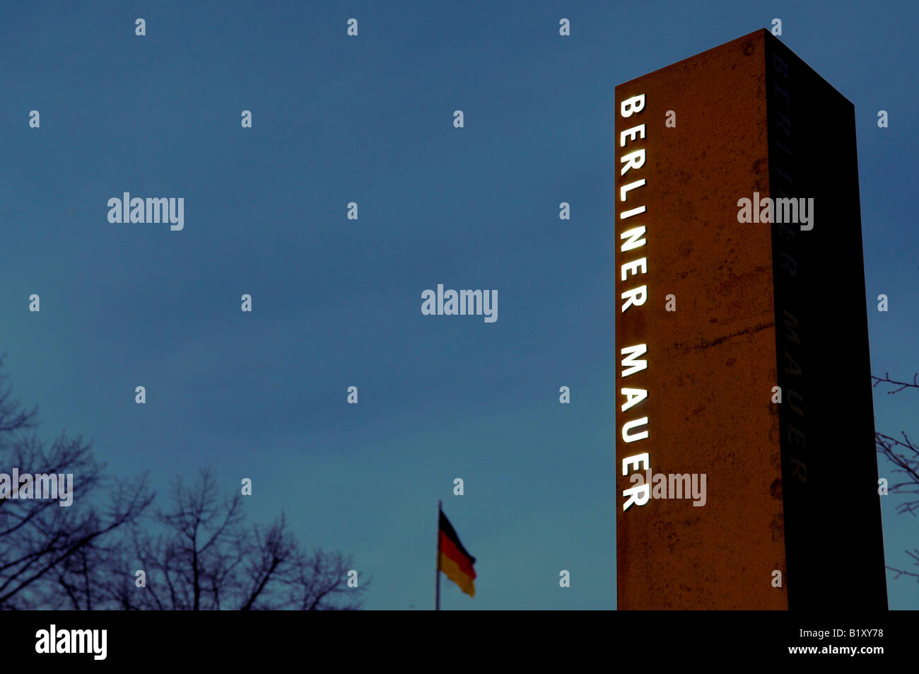 berliner mauer wall memorial germany deutschland flag travel tourism ...