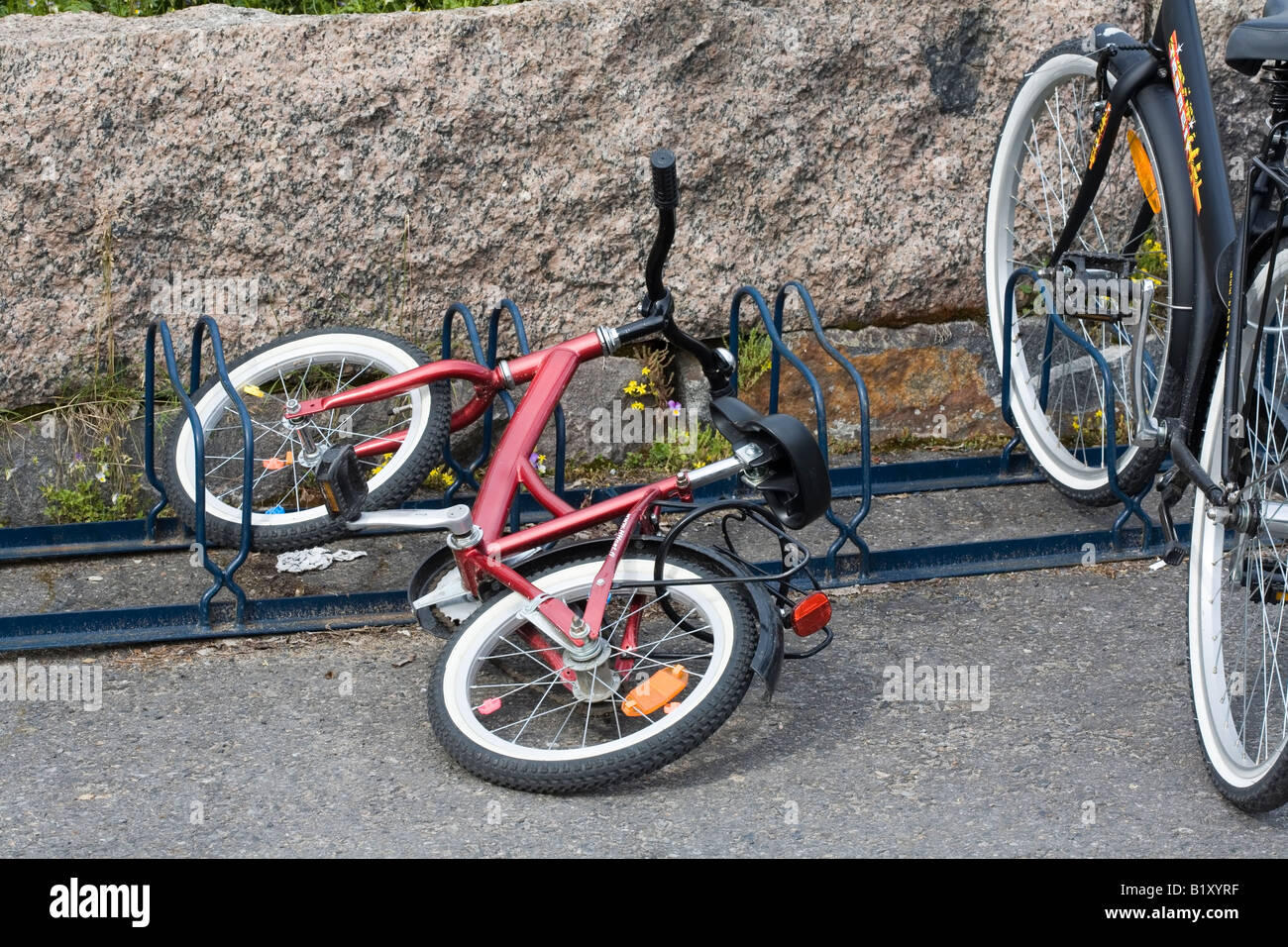 Childs cycle hi-res stock photography and images - Alamy