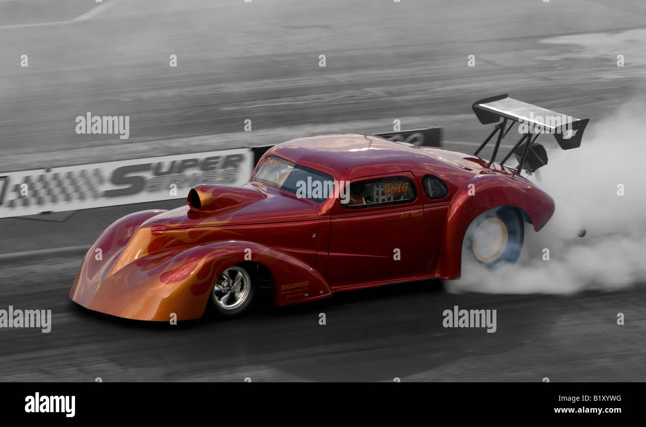 Burnout tyre red hi-res stock photography and images - Alamy