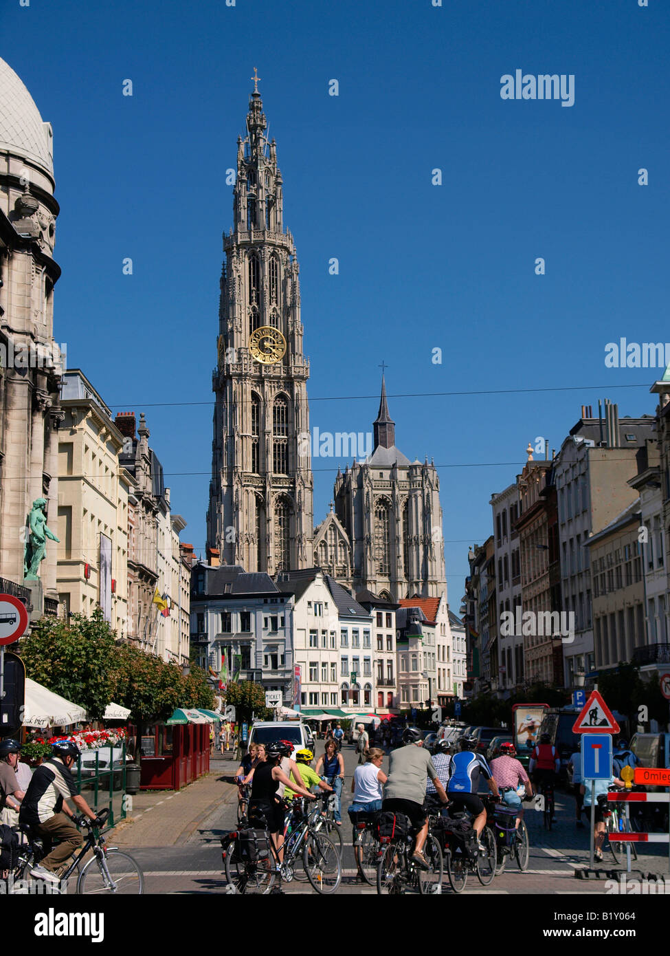 Group bicylists hi-res stock photography and images - Alamy