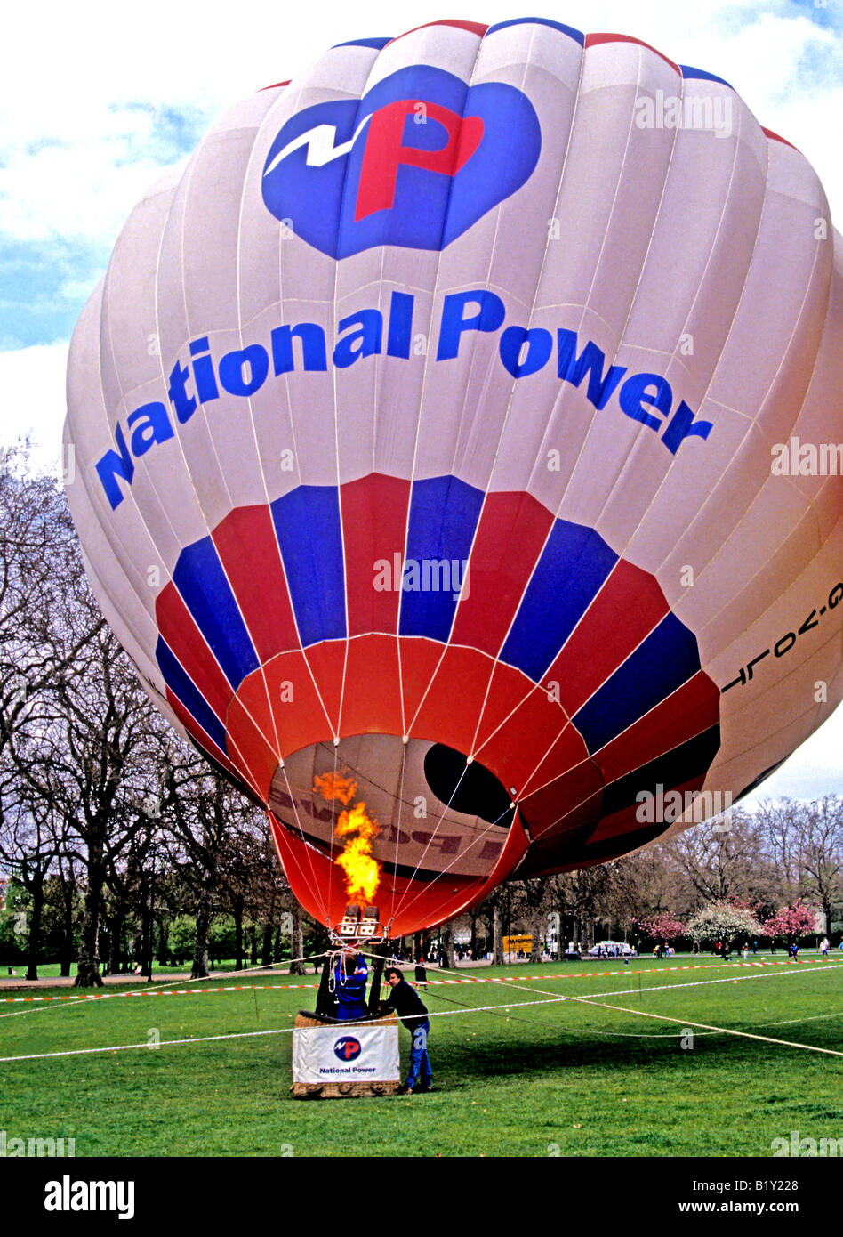 Hot air balloon england hi-res stock photography and images - Alamy