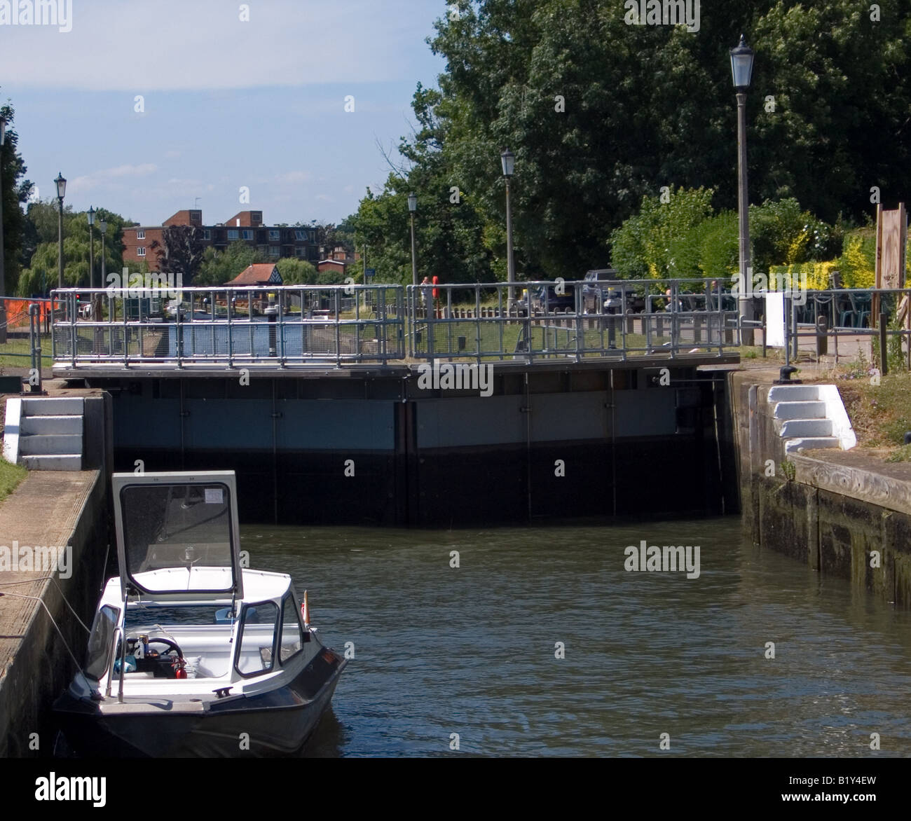 Teddington Lock Middlesex England UK Stock Photo - Alamy