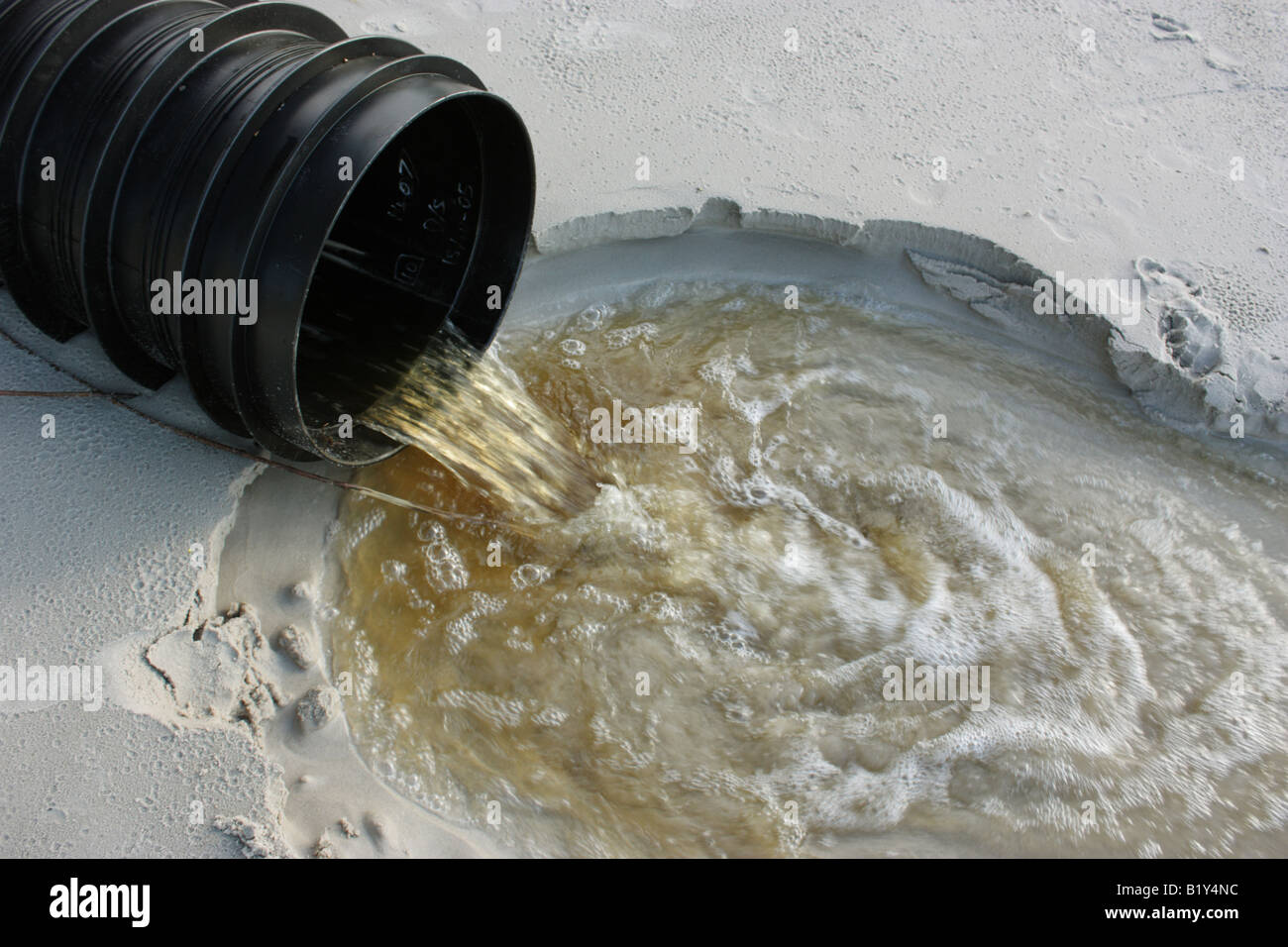 Drain pipe beach outfall pollution hi-res stock photography and images ...