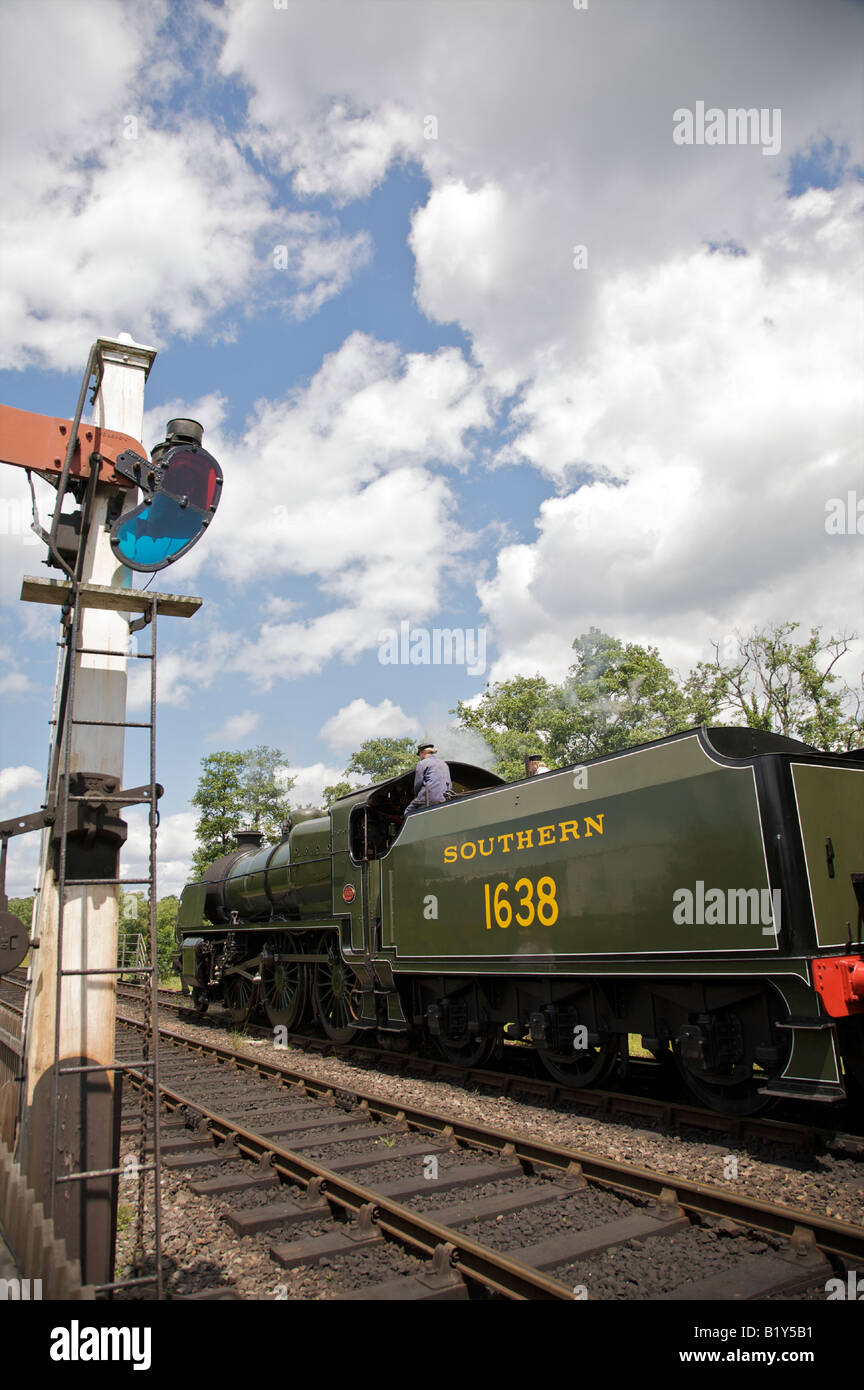 RAILWAY STEAM ENGINE U CLASS 1638 SOUTHERN LOCOMOTIVE UNDER FULL STEAM ...