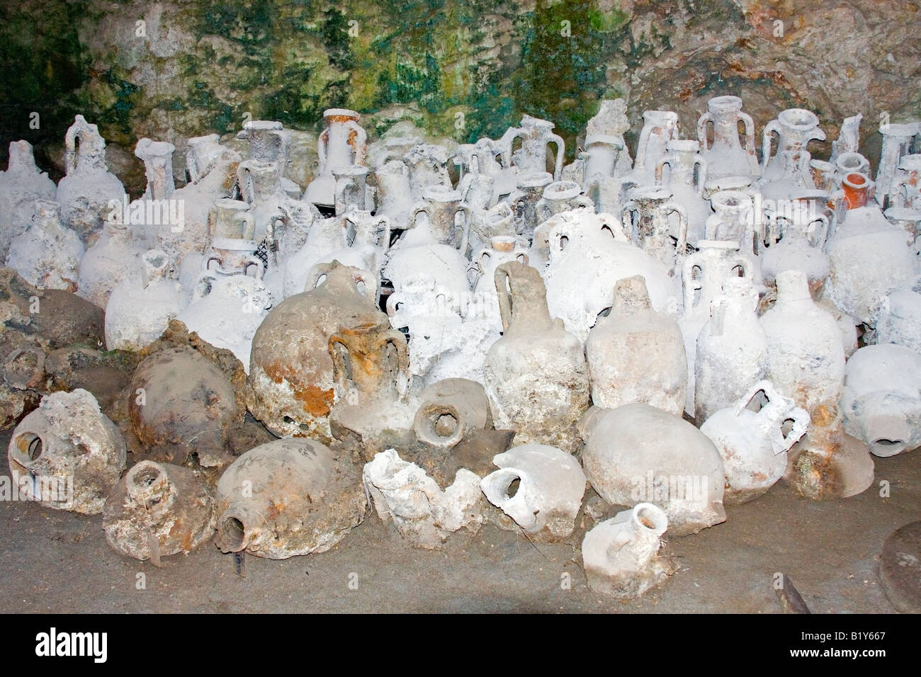 Amphora ancient greek hi-res stock photography and images - Alamy