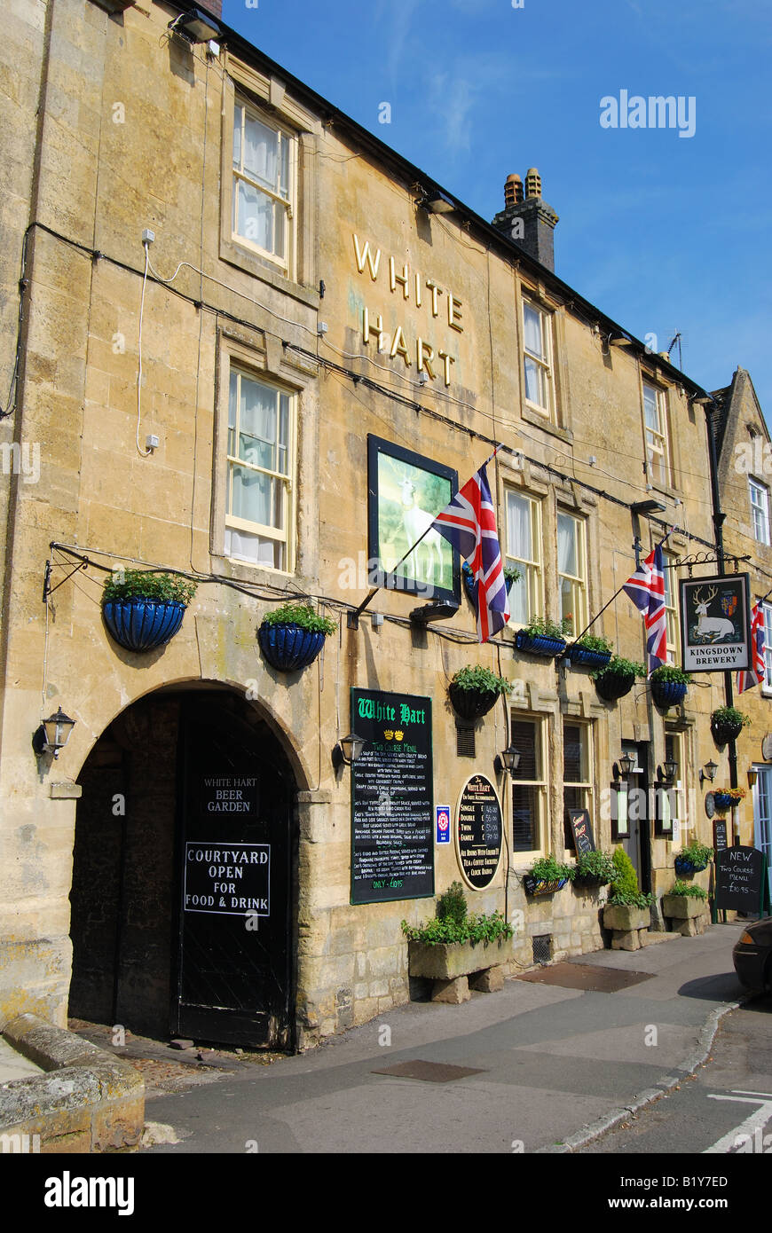 White hart inn hi-res stock photography and images - Alamy