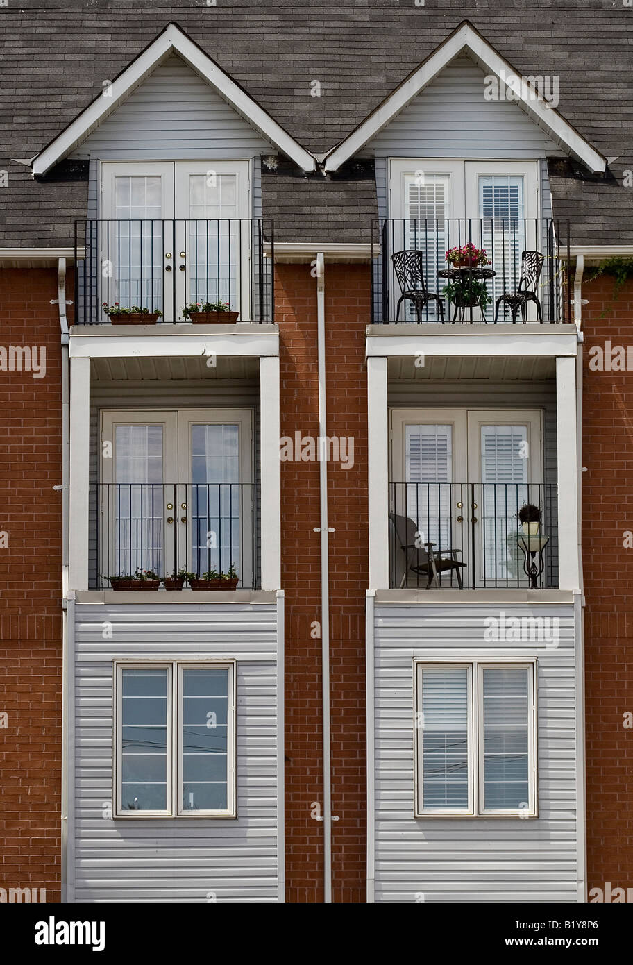 Townhouses identical buildings Stock Photo - Alamy