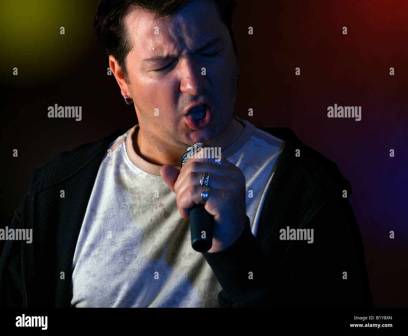 Rock singer on a scene singing rock in ecstasy Stock Photo - Alamy