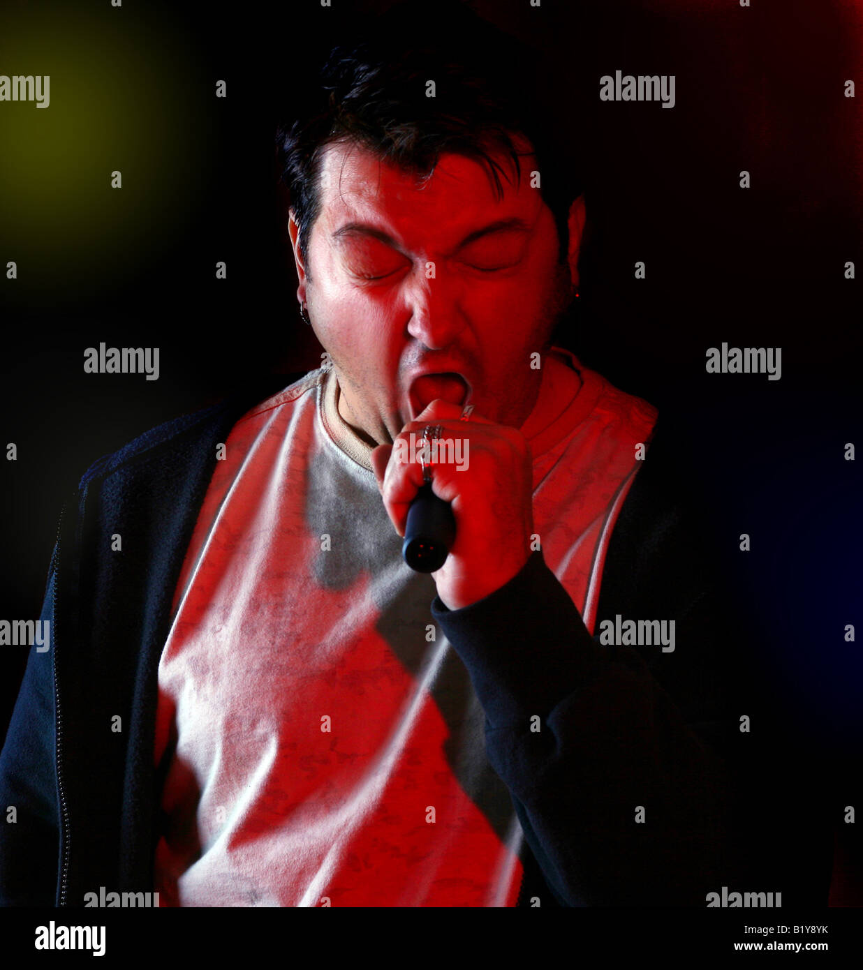 Rock singer on a scene singing rock in ecstasy Stock Photo - Alamy