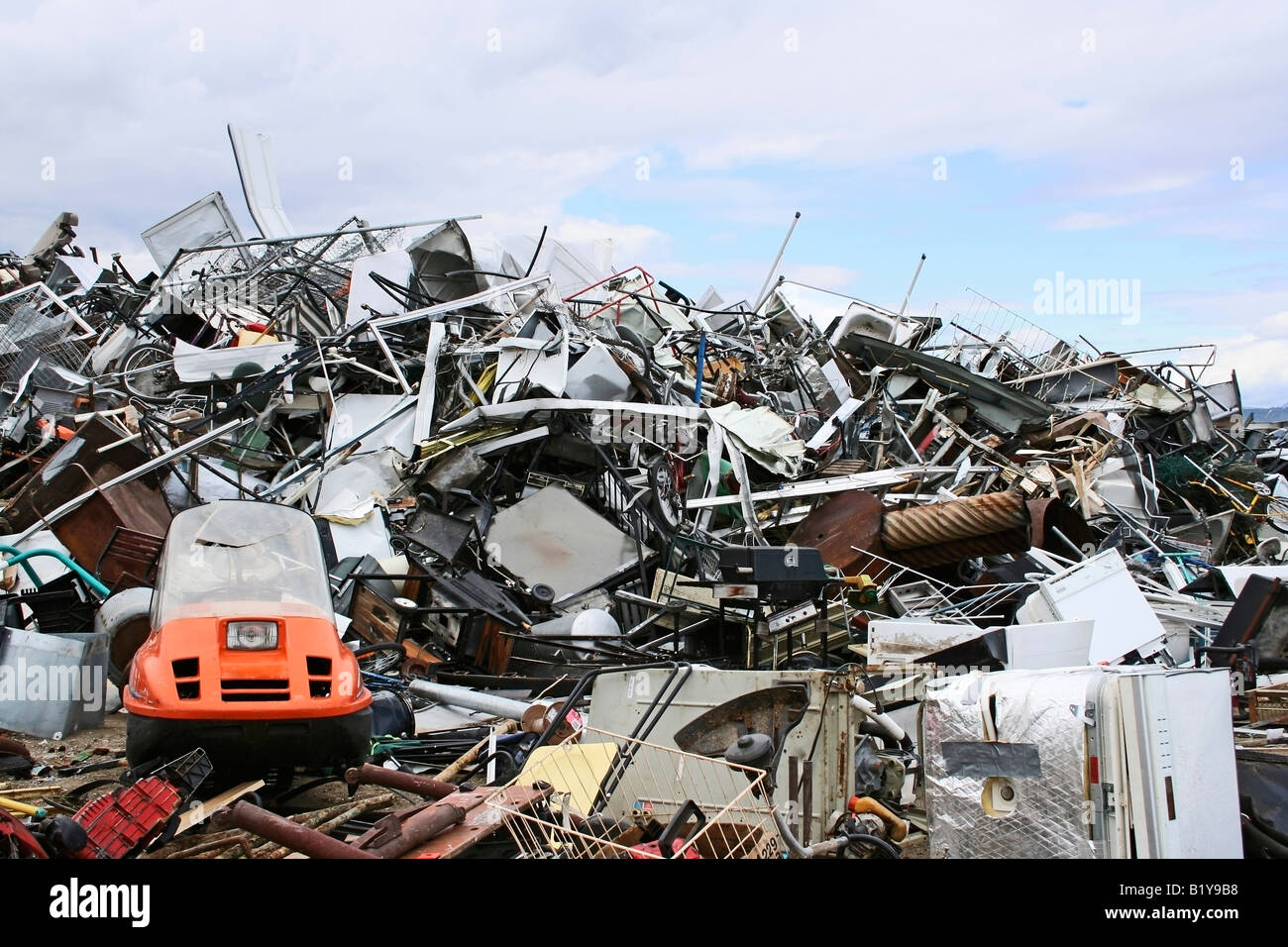 Pile of metal objects and trash for recycling Stock Photo - Alamy