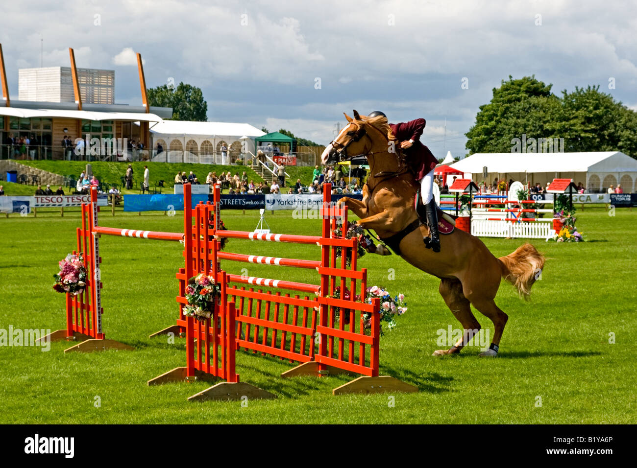 Lincolnshire show 2008 show jumping hi-res stock photography and images ...