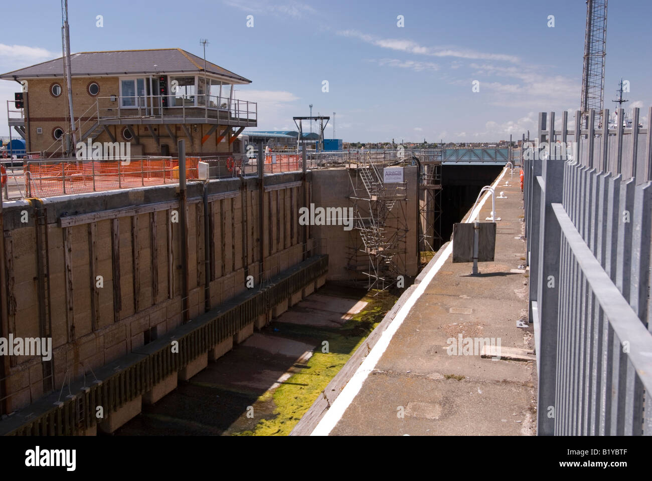 Shoreham harbour lock hi-res stock photography and images - Alamy