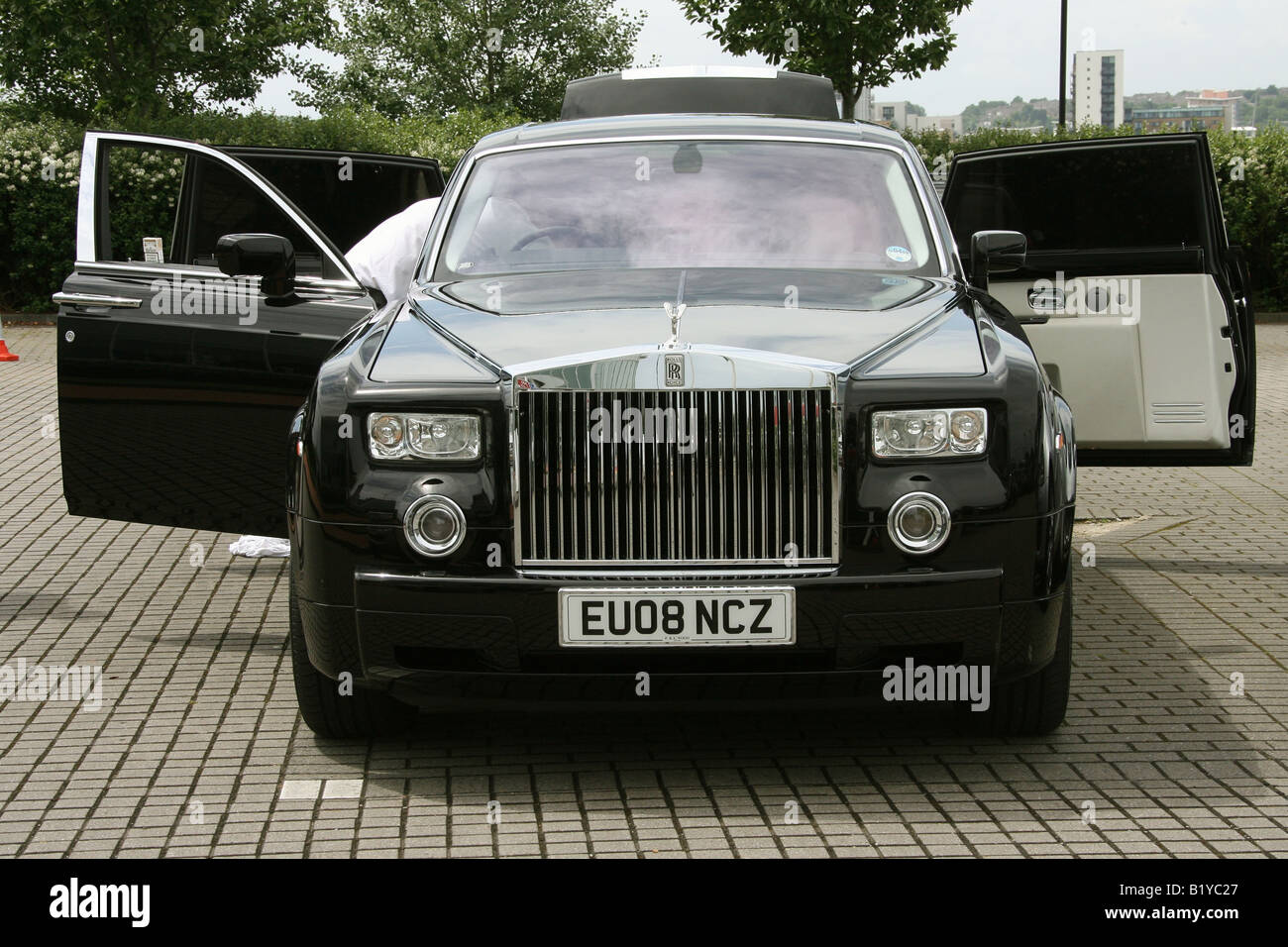 Car open bentley hi-res stock photography and images - Alamy