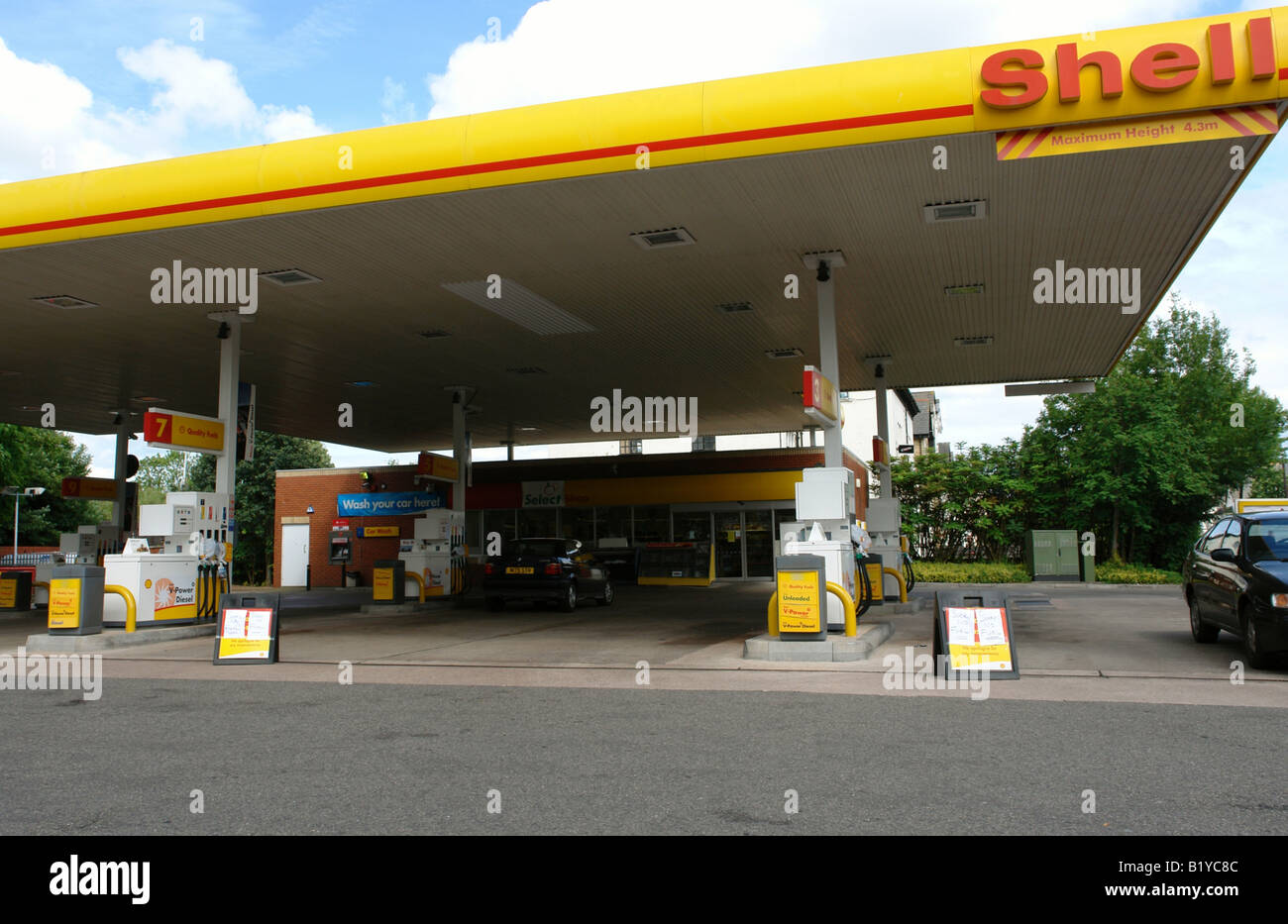 Shell v power hi-res stock photography and images - Alamy