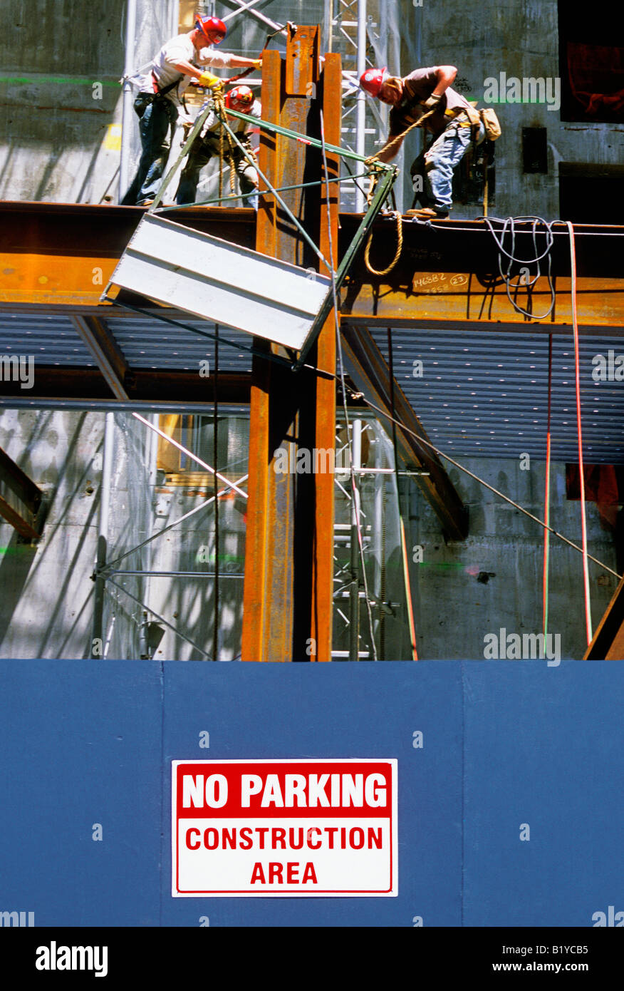 Lifting steel beams hi-res stock photography and images - Alamy