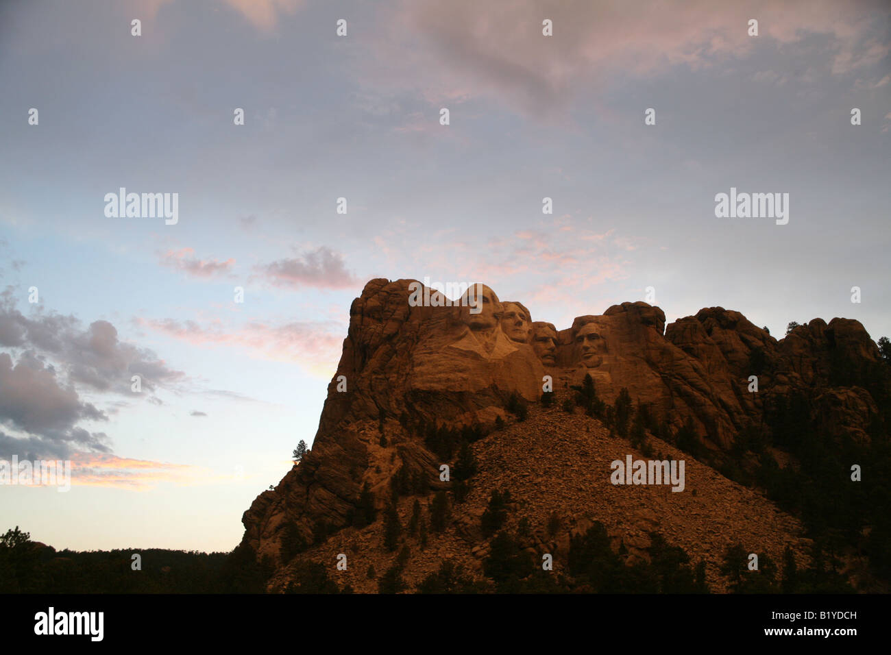 Mount rushmore national memorial sunset hi-res stock photography and ...