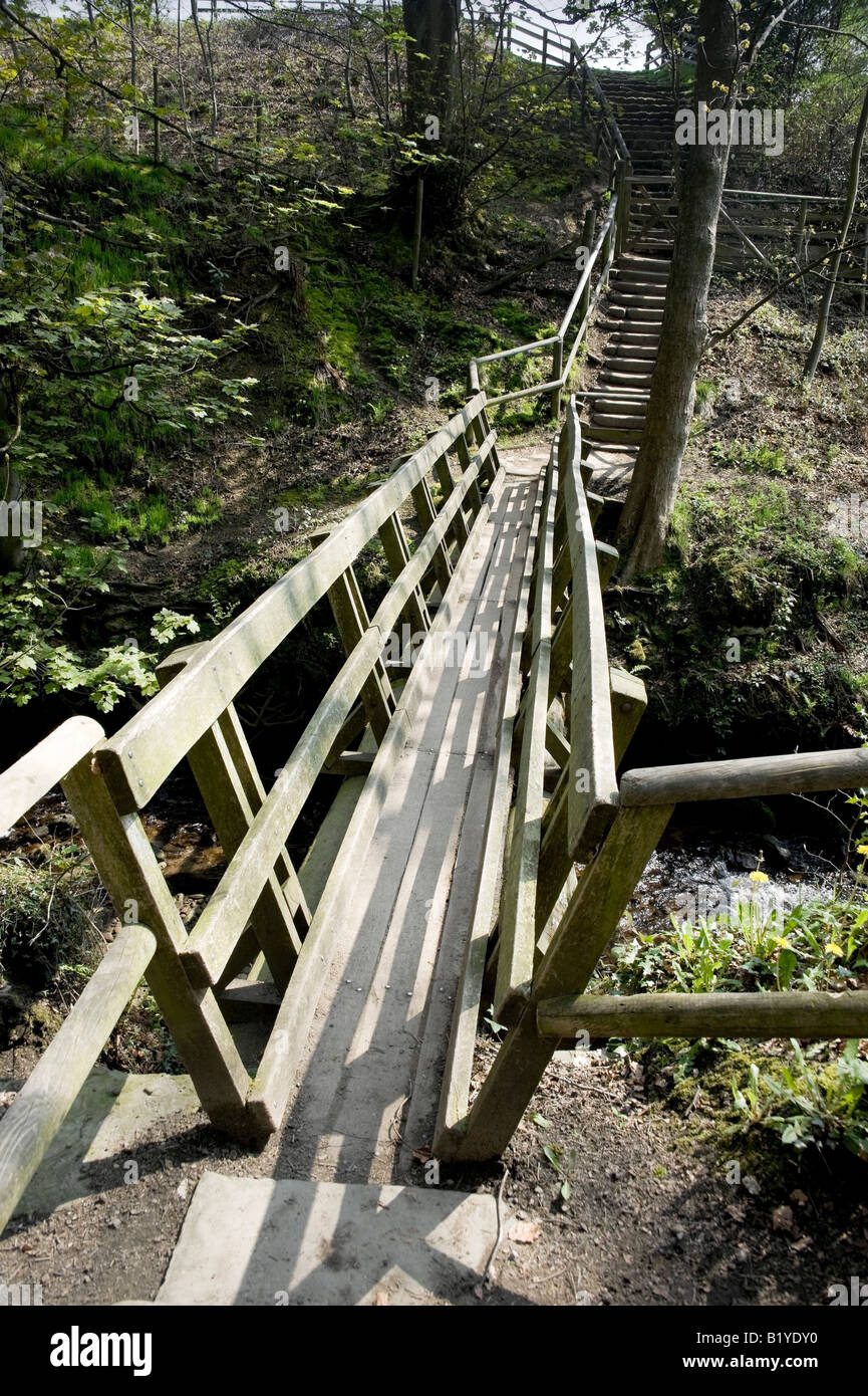 the pennine way grindsbrook edale peak district national park ...
