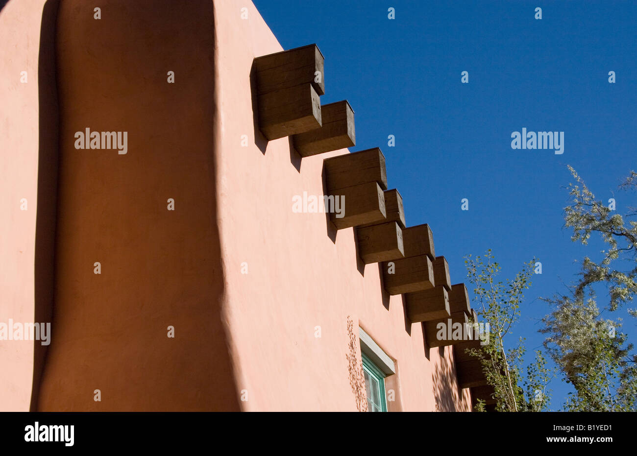 Pink adobe santa fe hi-res stock photography and images - Alamy