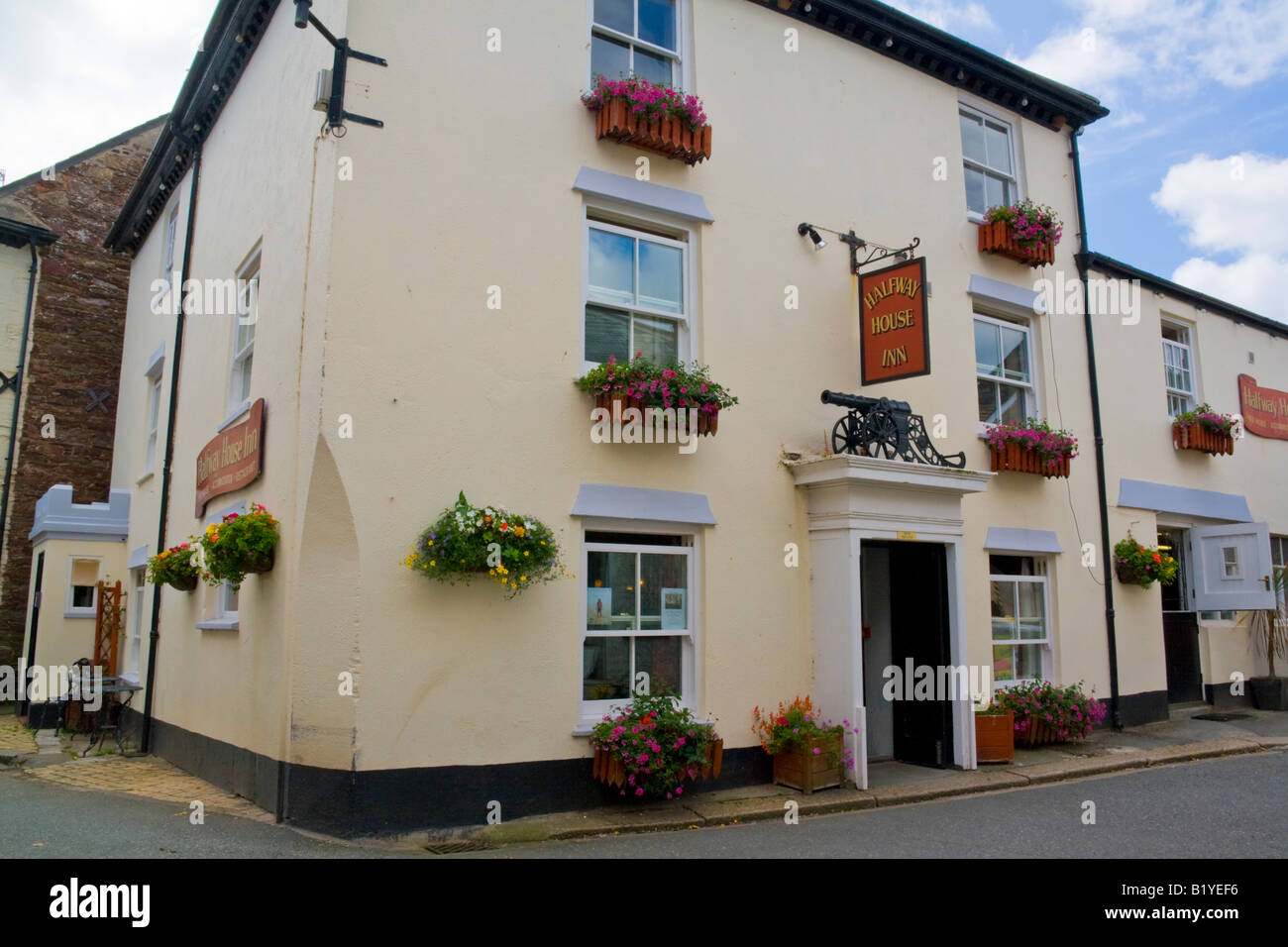 Halfway house hi-res stock photography and images - Alamy