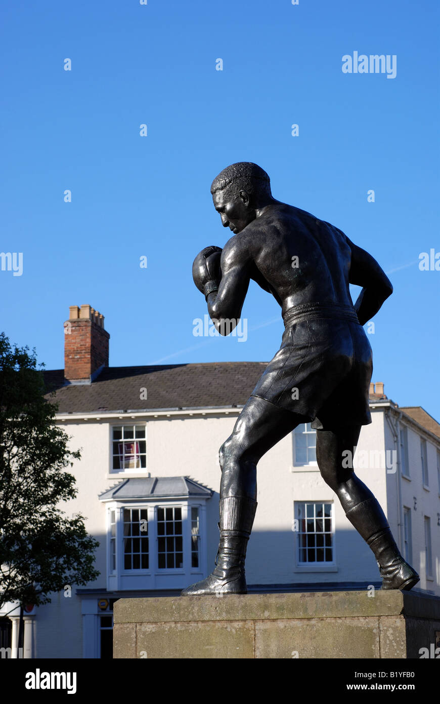 Randolph Turpin statue, Warwick, Warwickshire, England, UK Stock Photo ...